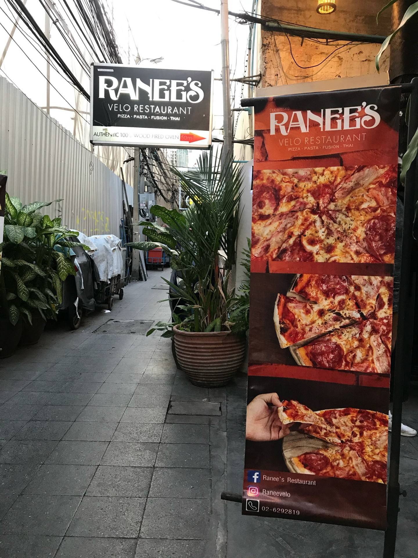 รีวิว Ranee's Restaurant Khoasan road - ร้านพิซซ่าเตาถ่าน Pastaเส้นสด