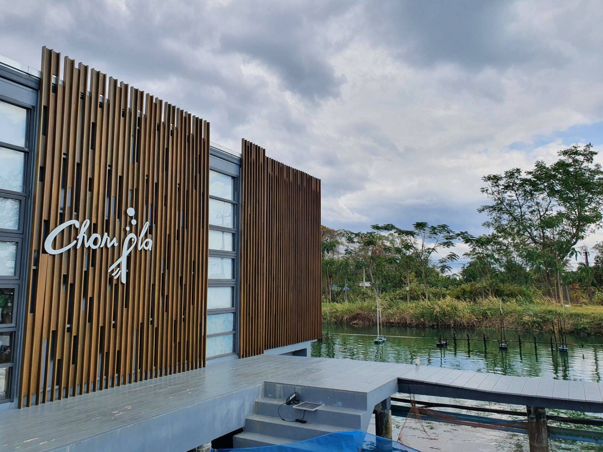 รูป ชมปลาคาเฟ่ จันทบุรี