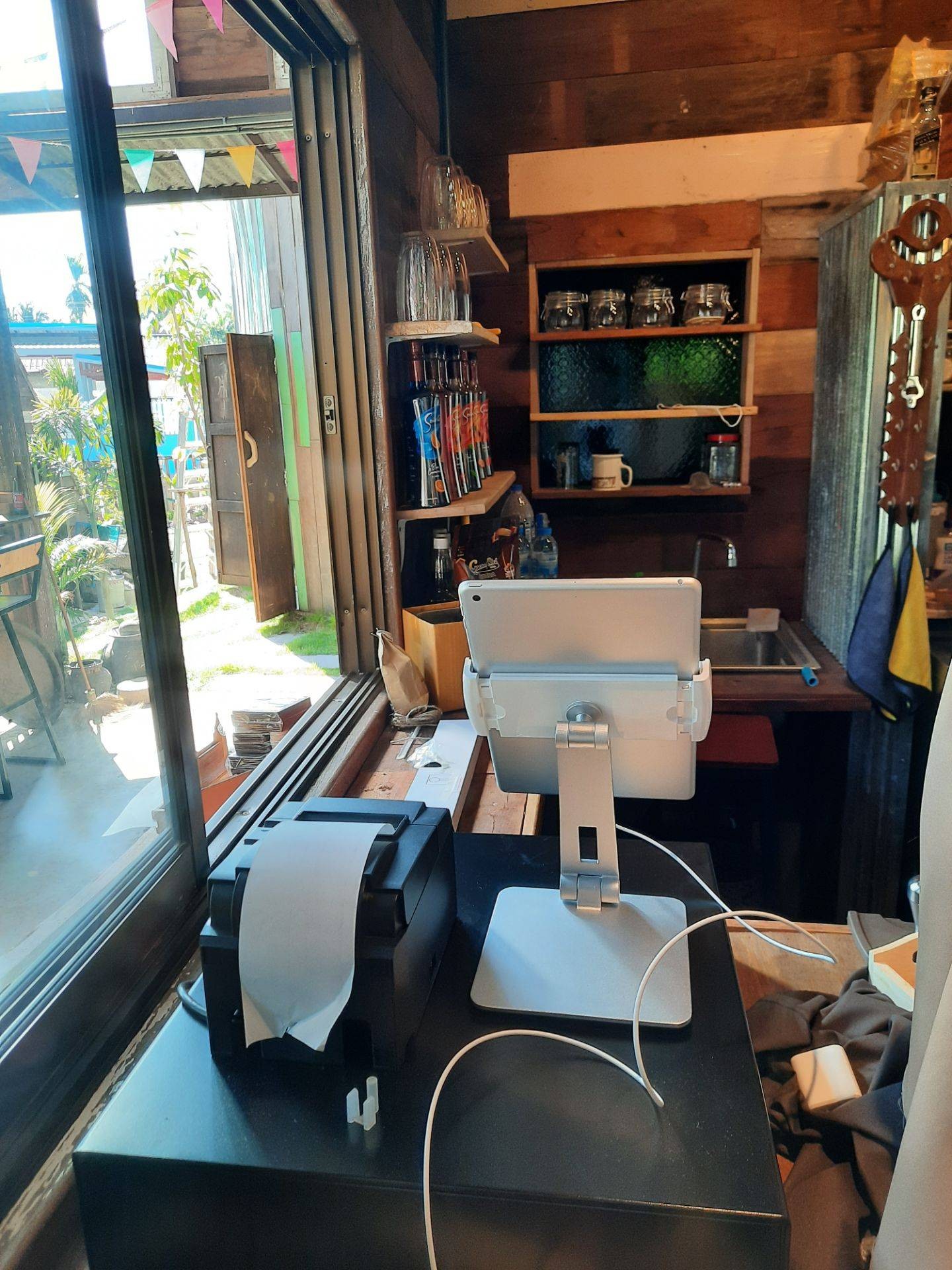 รีวิว Wood Box Cafe & Restaurant - ร้านสวยวินเทจไม้ผสมกับคอนเทนเนอร์ ...