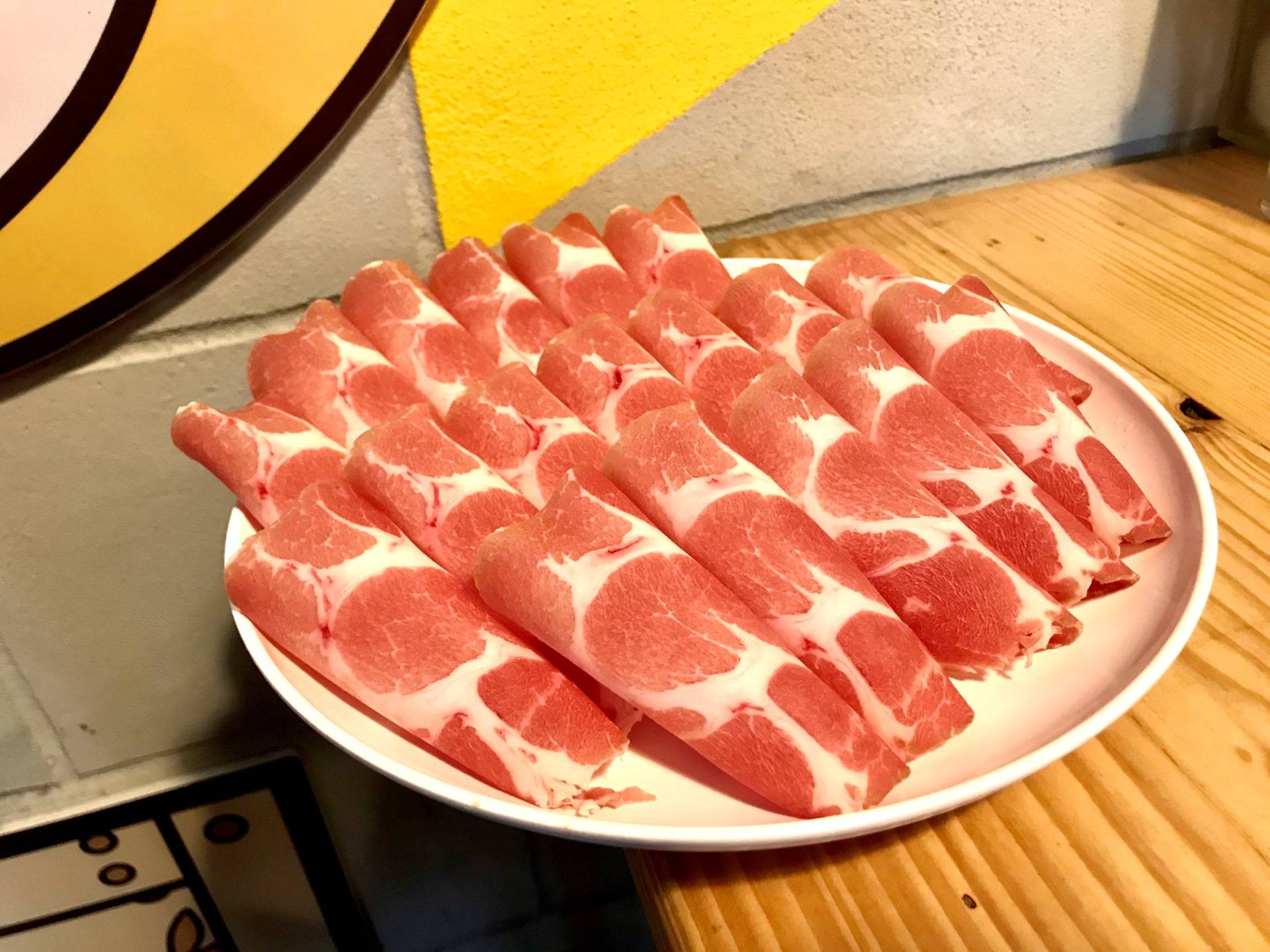 รูป Kinn's The Buta ประชาอุทิศ