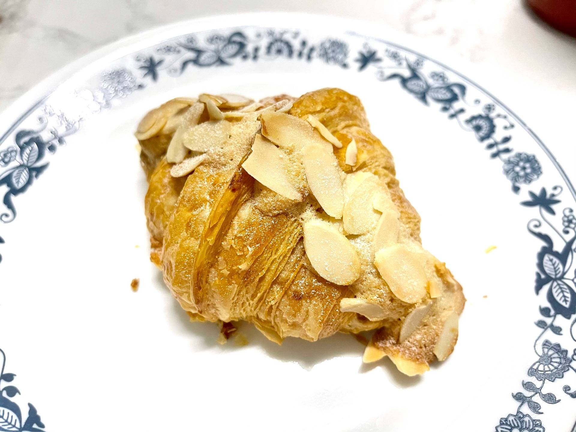 รีวิว Bee Croissant - Croissant อัลมอนด์