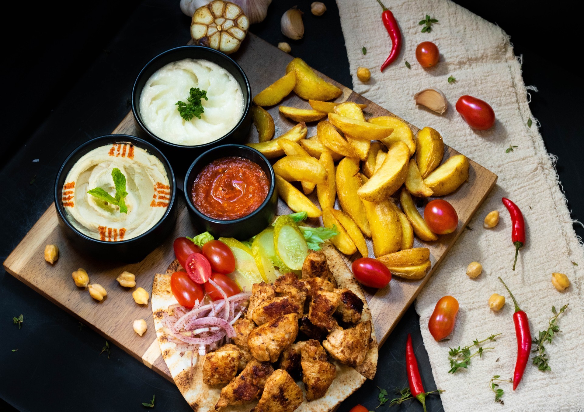 ดีลส่วนลดพิเศษร้าน Hummus Heads -Thonglor 10 Chicken Tawouk Platter