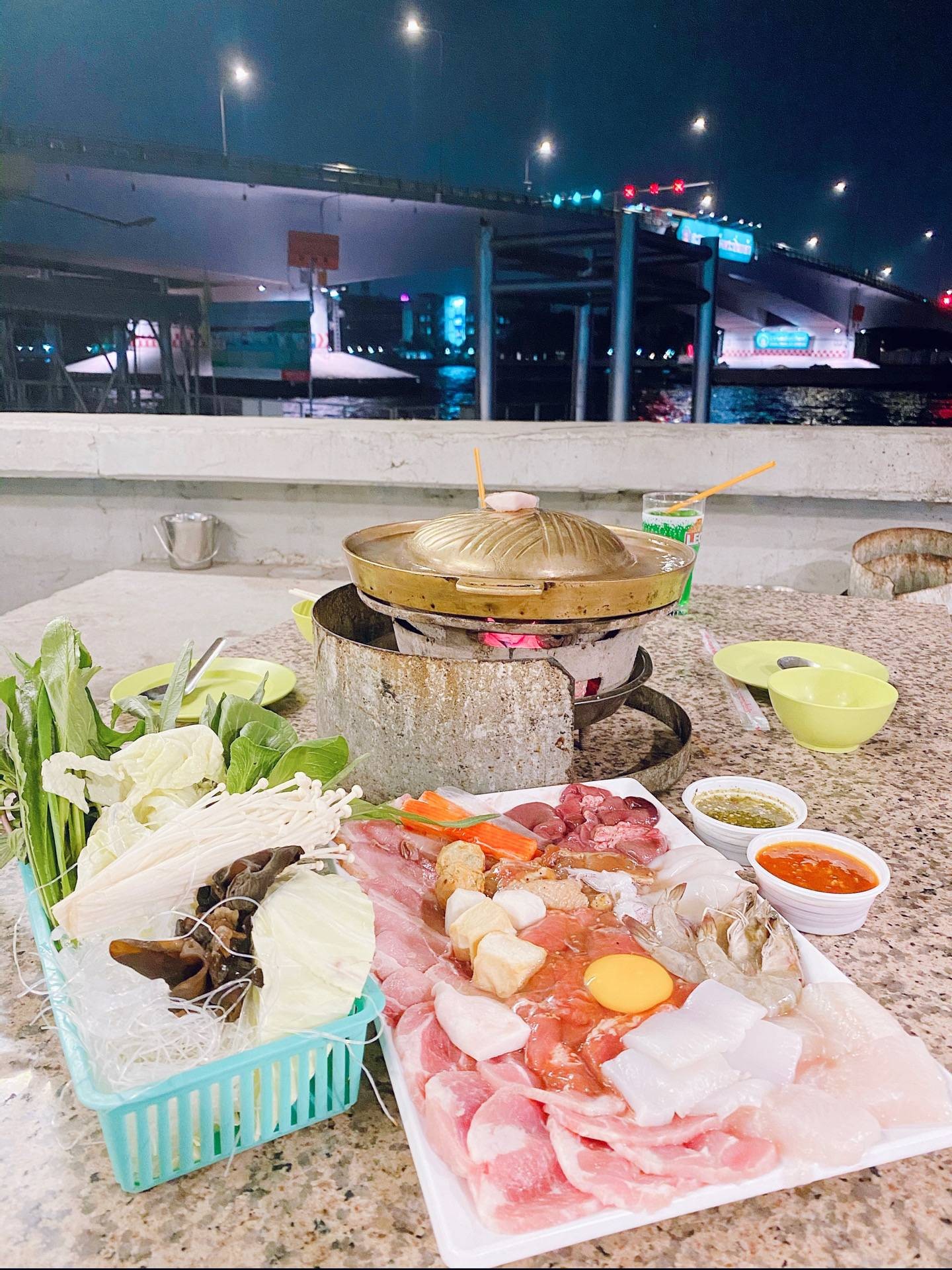 รูป ริมน้ำ หมูกระทะ