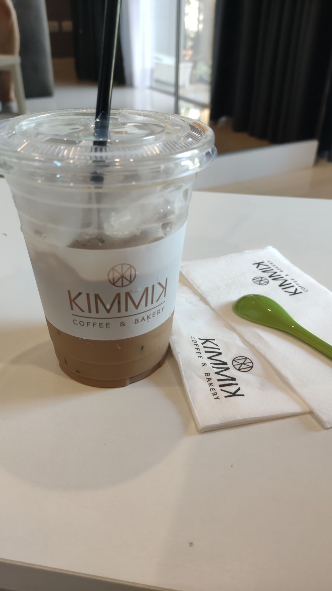 รีวิว KIMMIK Coffee & Bakery อาคารไทยรงค์ทาวเวอร์ - คอกาแฟต้องมาลอง!