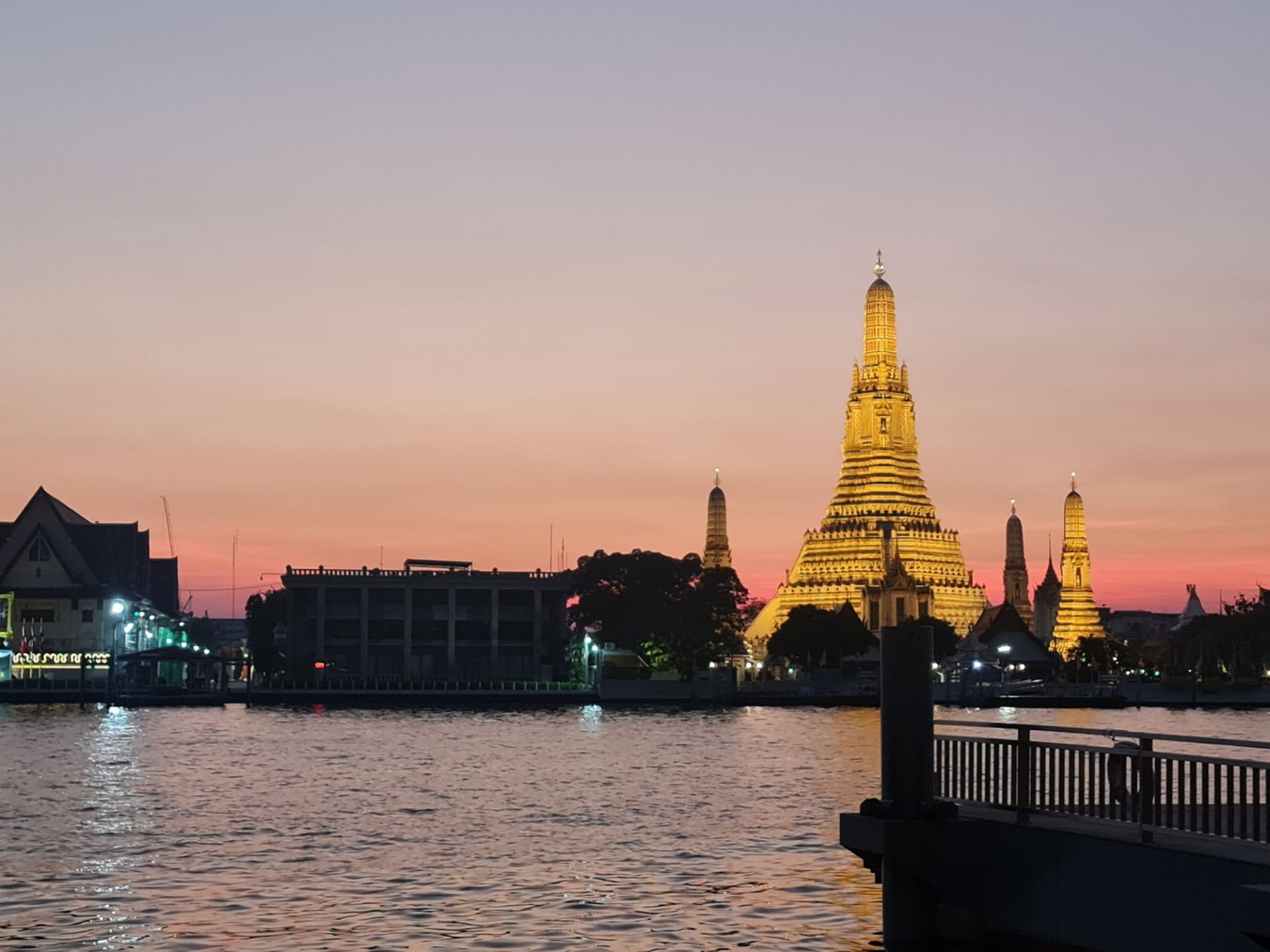 รีวิว Tha Arun - วิวสวย อาหารอร่อย สิ่งที่ประทับใจยิ่งกว่านั้นคือ ...