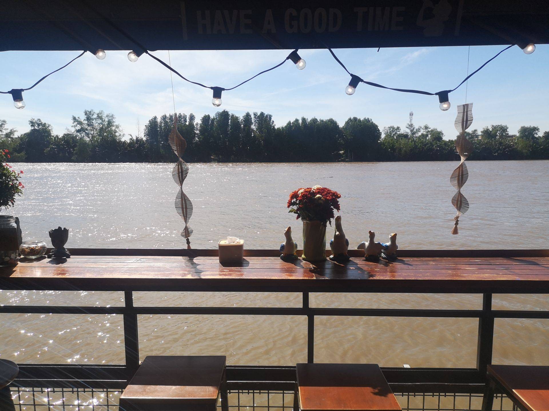 รีวิว Floriva Cafe. - ตามหาคาเฟอีน บรรยากาศริมน้ำ