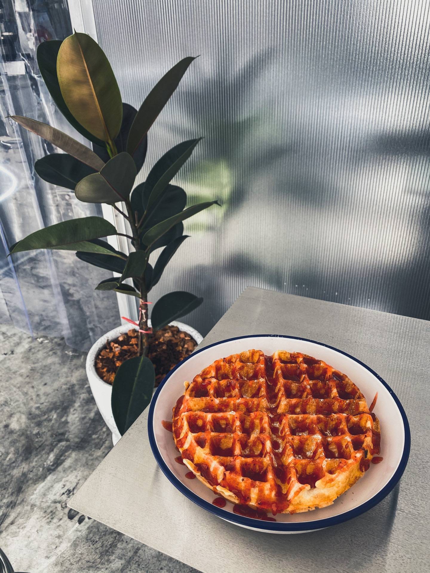 รีวิว Waffle Lab(วาฟเฟิลแล็บ) ญว - waffle ชิ้นใหญ่ ราดซอสสสสเยอะไปจ้า