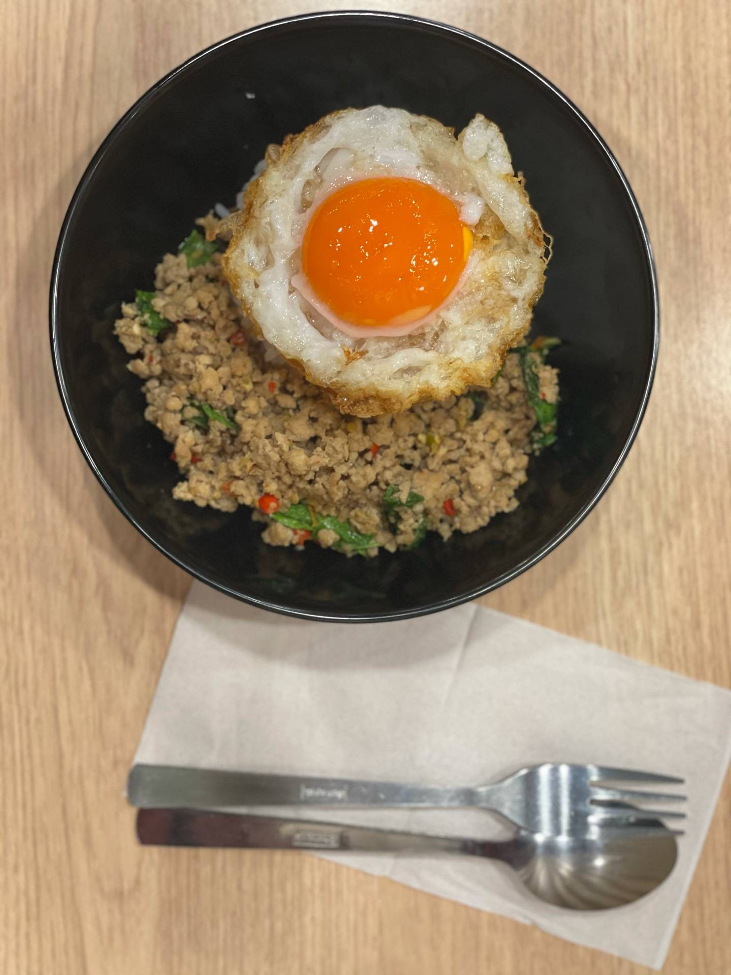 รีวิว Moomgapao G Tower - กระเพราราดข้าวในตึก G ที่นั่งเยอะ สะดวกดี แต่ราคาแพงไปหน่อยเมื่อเทียบ ...