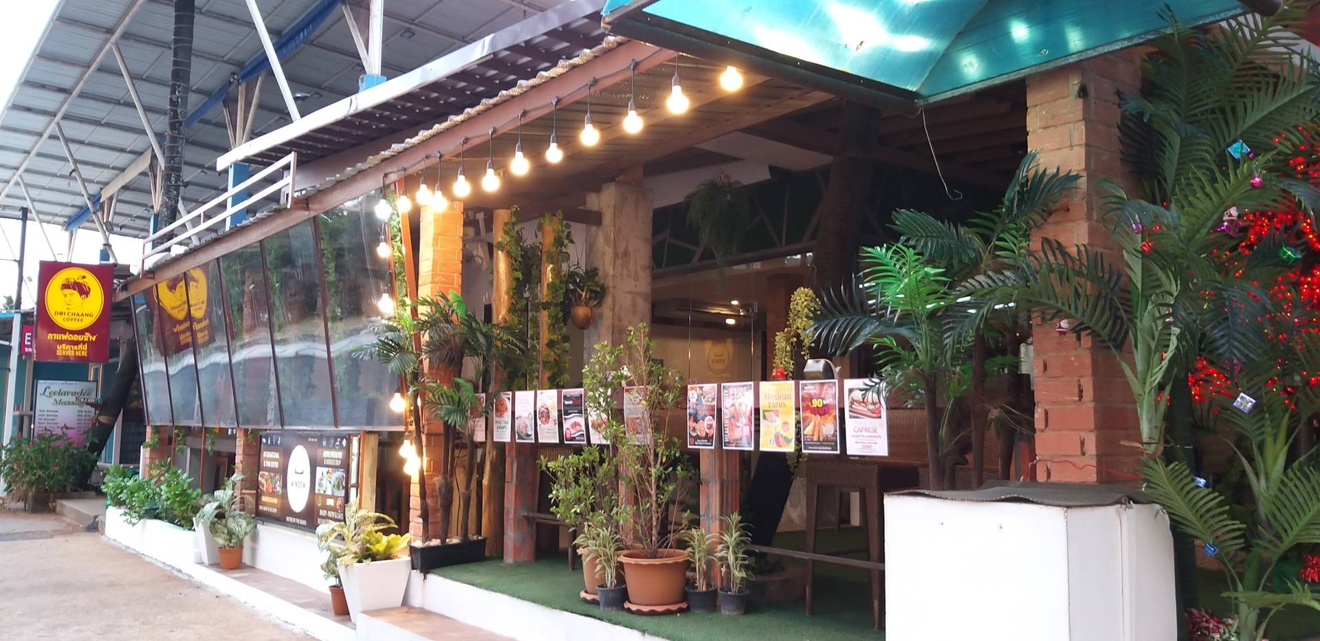 รีวิว Window on Karon Cafe Karon - Delicious coffee and bakery - Wongnai