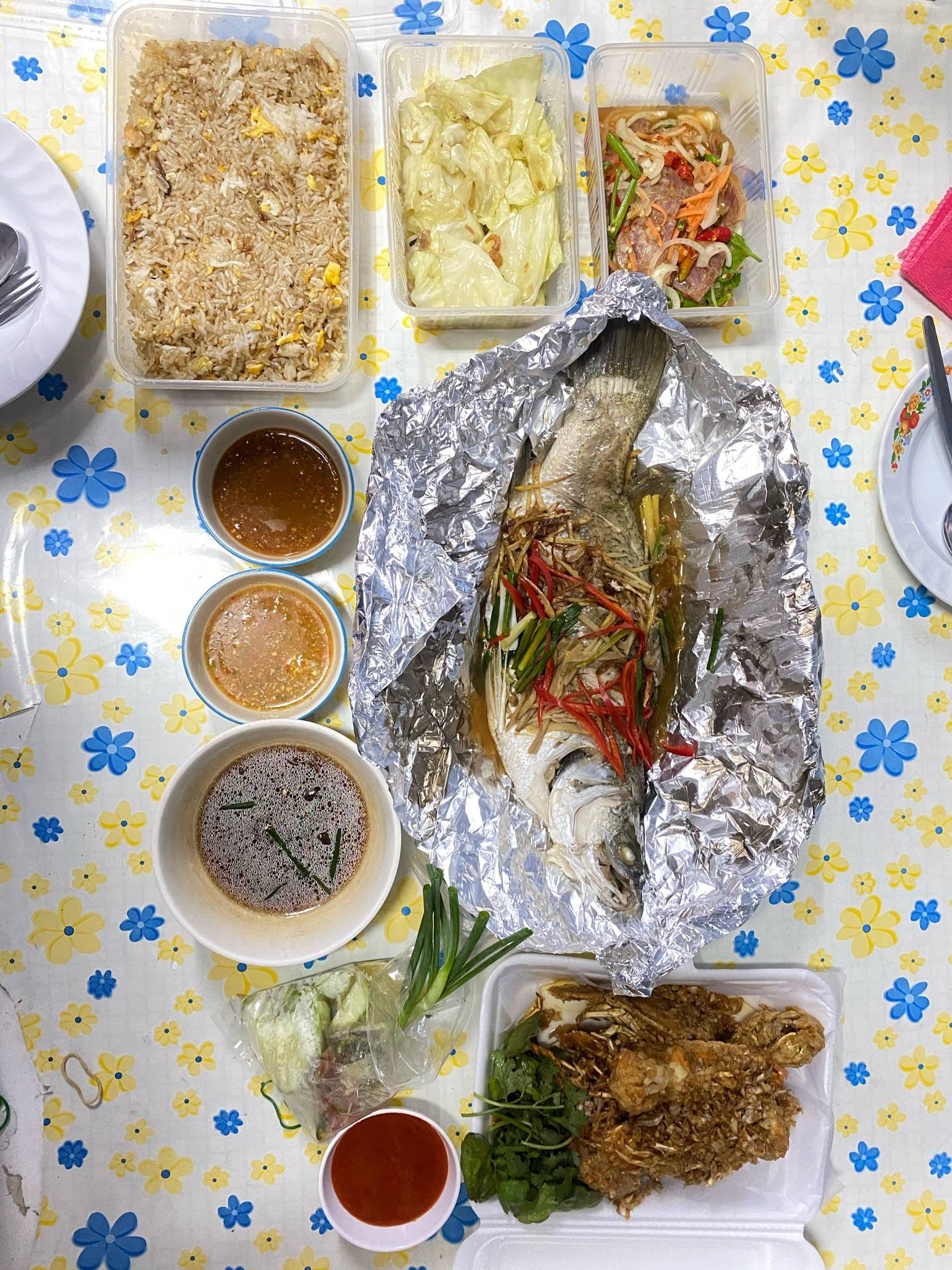 รีวิว ภัตตาคารสีฟ้า Seefah Restaurant KM.10 - อร่อยยยยยยยยยย - Wongnai