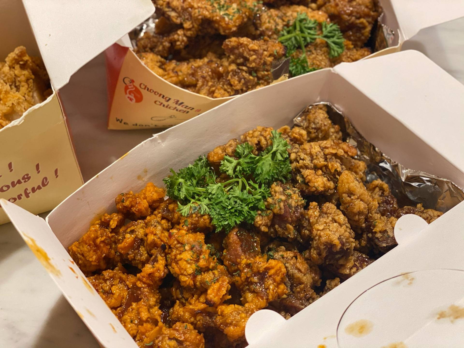 ไก่ทอดทิคกุดัค รสซอยซอส ร้าน Choongman Chicken Glasshouse Ratchada