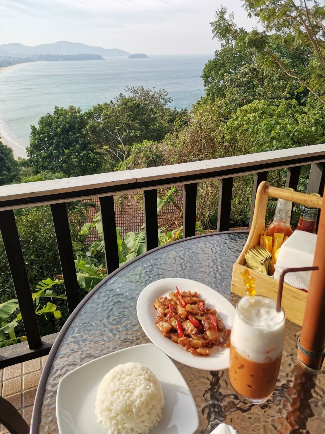 รีวิว On The Hill Karon Restaurant & Café - ทะเลสวยๆกับอาหารมื้ออร่อย👍👍