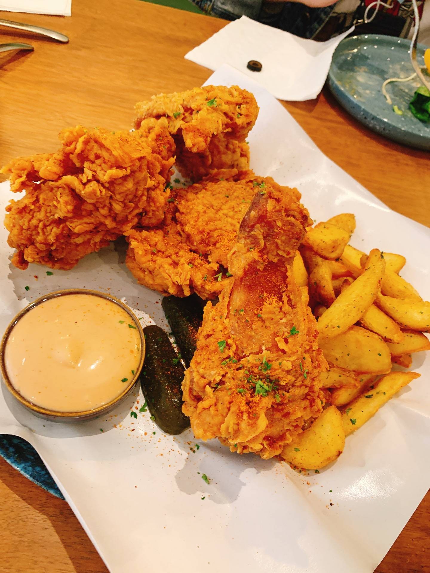 รีวิว Henryfry : fried chicken & housemade food. เจริญกรุง - ร้าน ไก่ ...