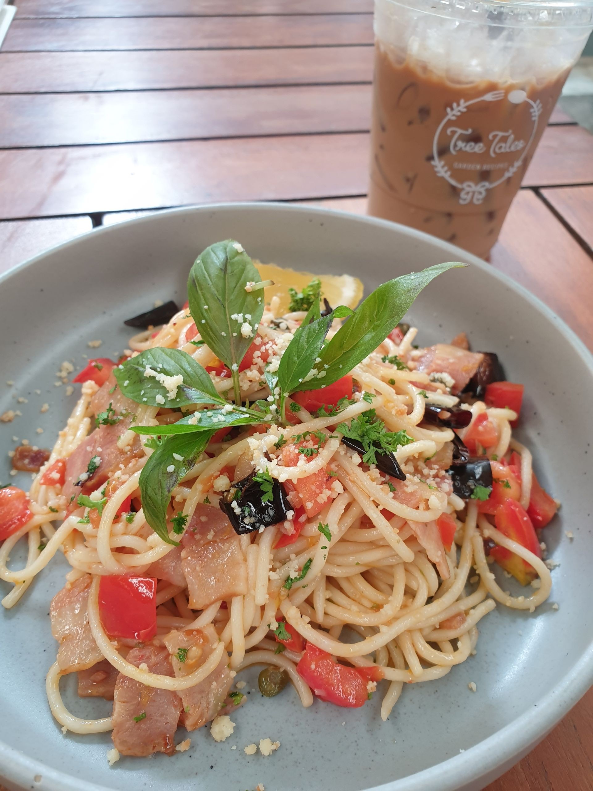 รีวิว Tree Tales Cafe พัทยา นาเกลือ - ร้านโล่ง แต่งน่ารัก เมนูสวย อร่อย ...