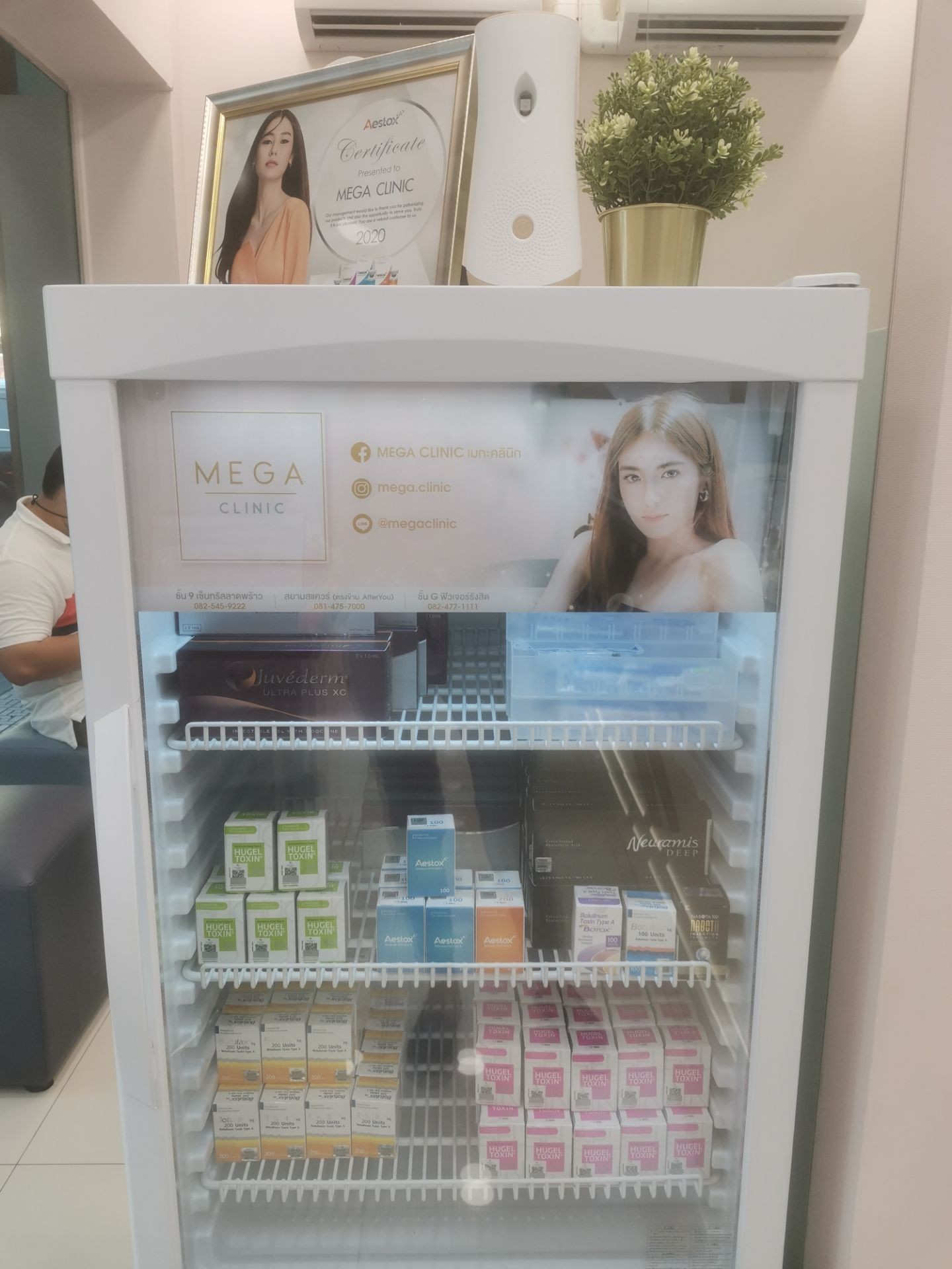 รีวิว MEGA CLINIC สยามสแควร์ - วันนี้มาใช้บริการที่สาขาสยาม อบอุ่นเป็นกันเองเหมือนสาขาเซ็นทรัล ...