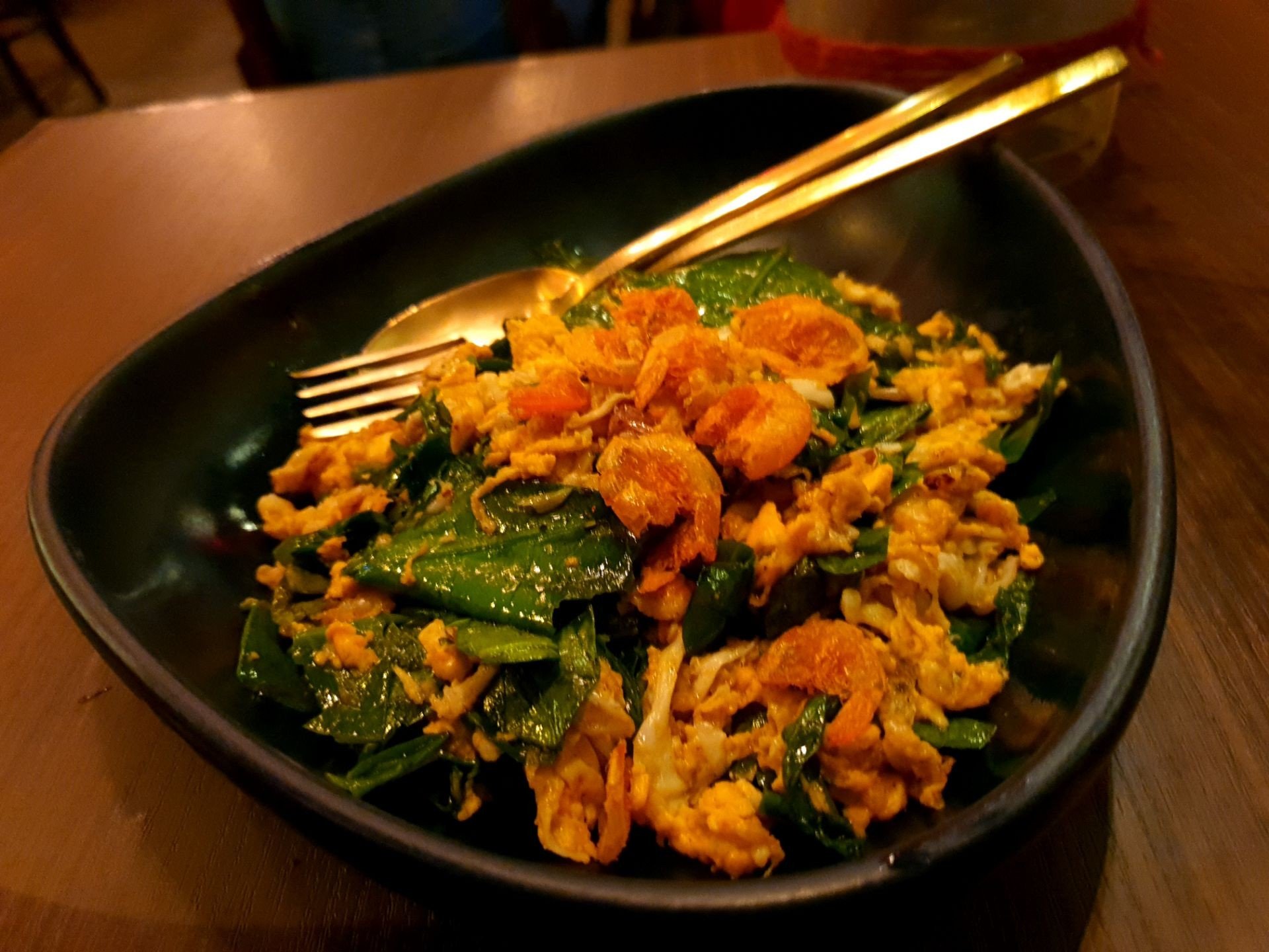 ใบเหลียงผัดไข่ • ดี ร้าน Tha Arun - Wongnai