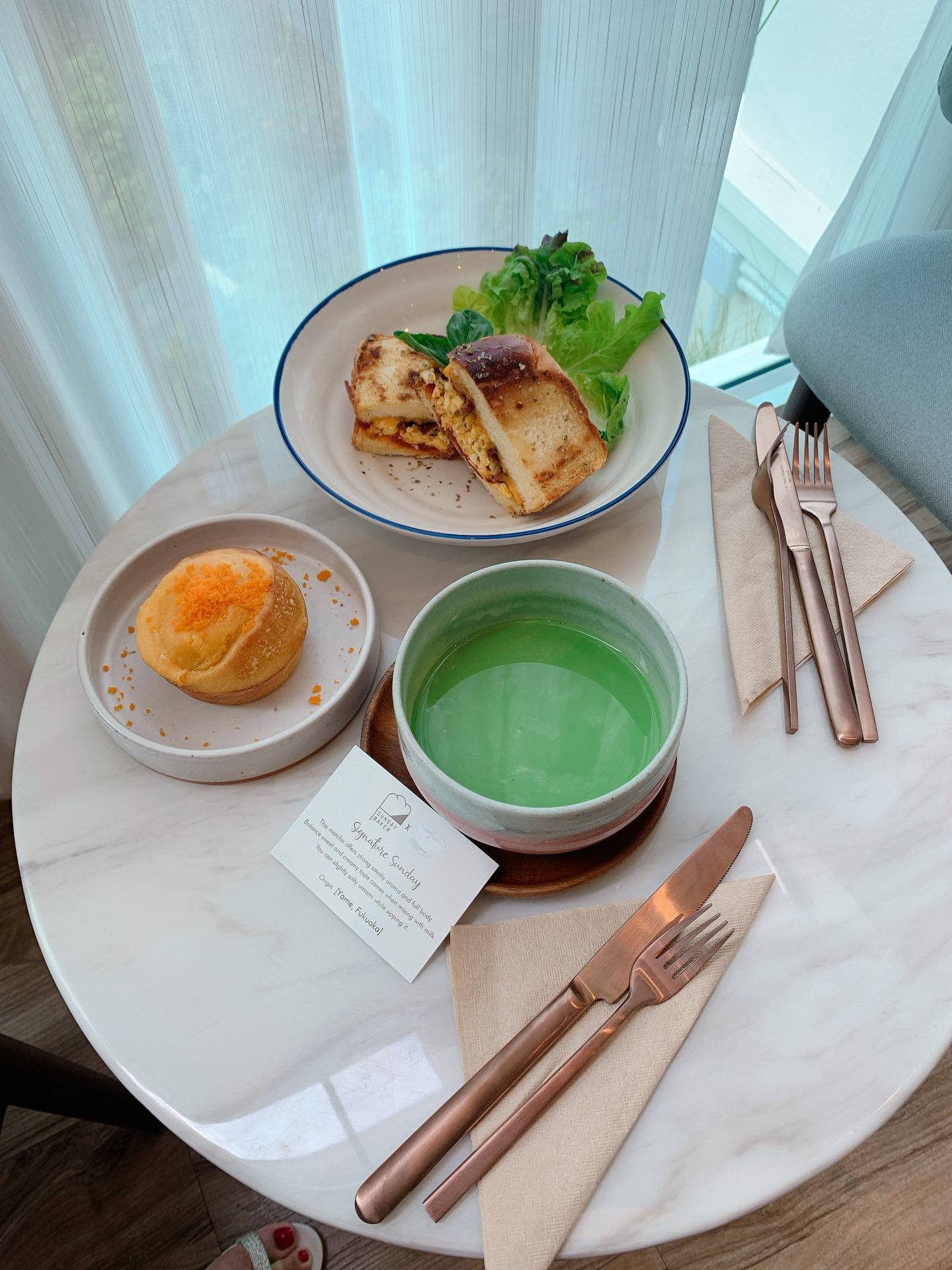 รีวิว Sunday Baker เชียงใหม่ - โทนอบอุ่น สว่าง มีอาหาร เครื่องดื่ม ...