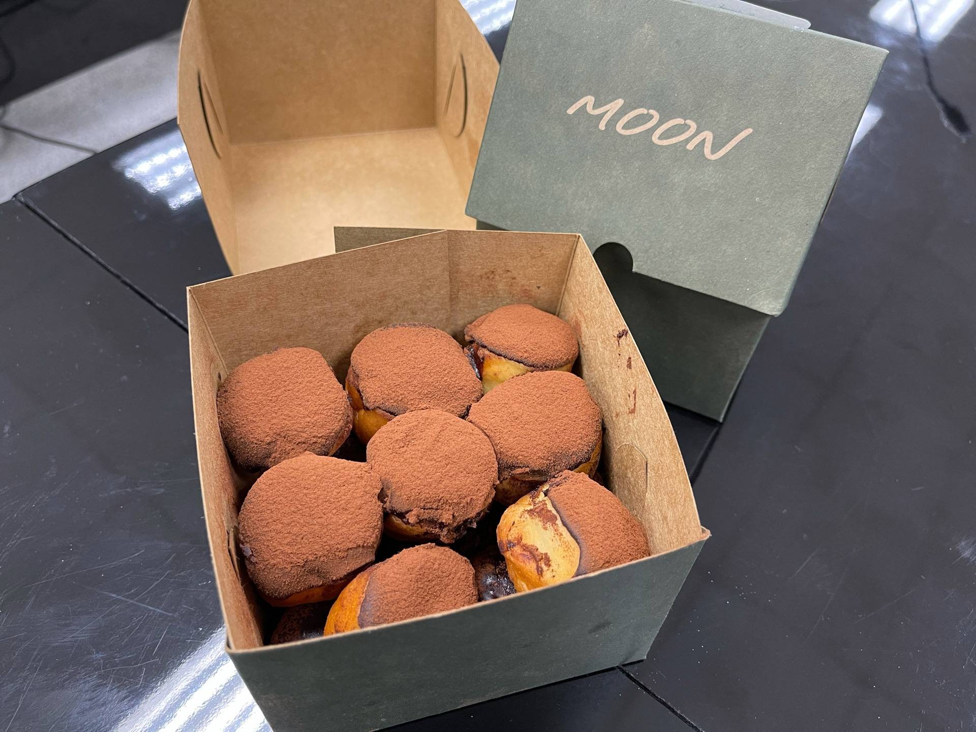 รีวิว Moon Doughnuts & Drinks - โดนัทชิ้นเล็กๆ อร่อยดี