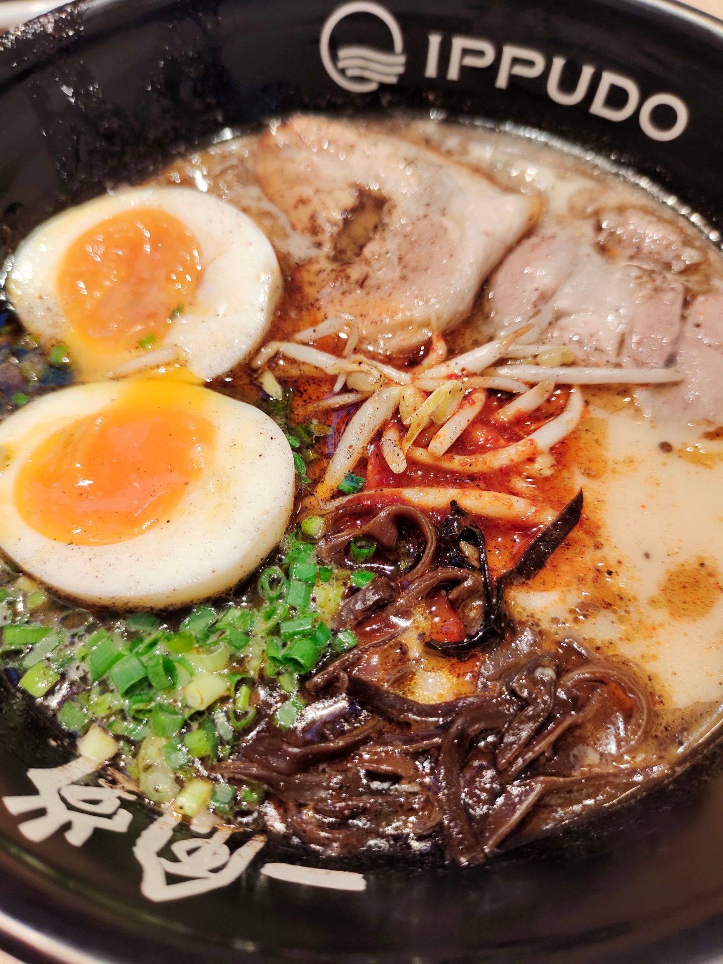 รีวิว Ramen Ippudo EmQuartier - ลองเมนูใหม่ Kuro Ramen
