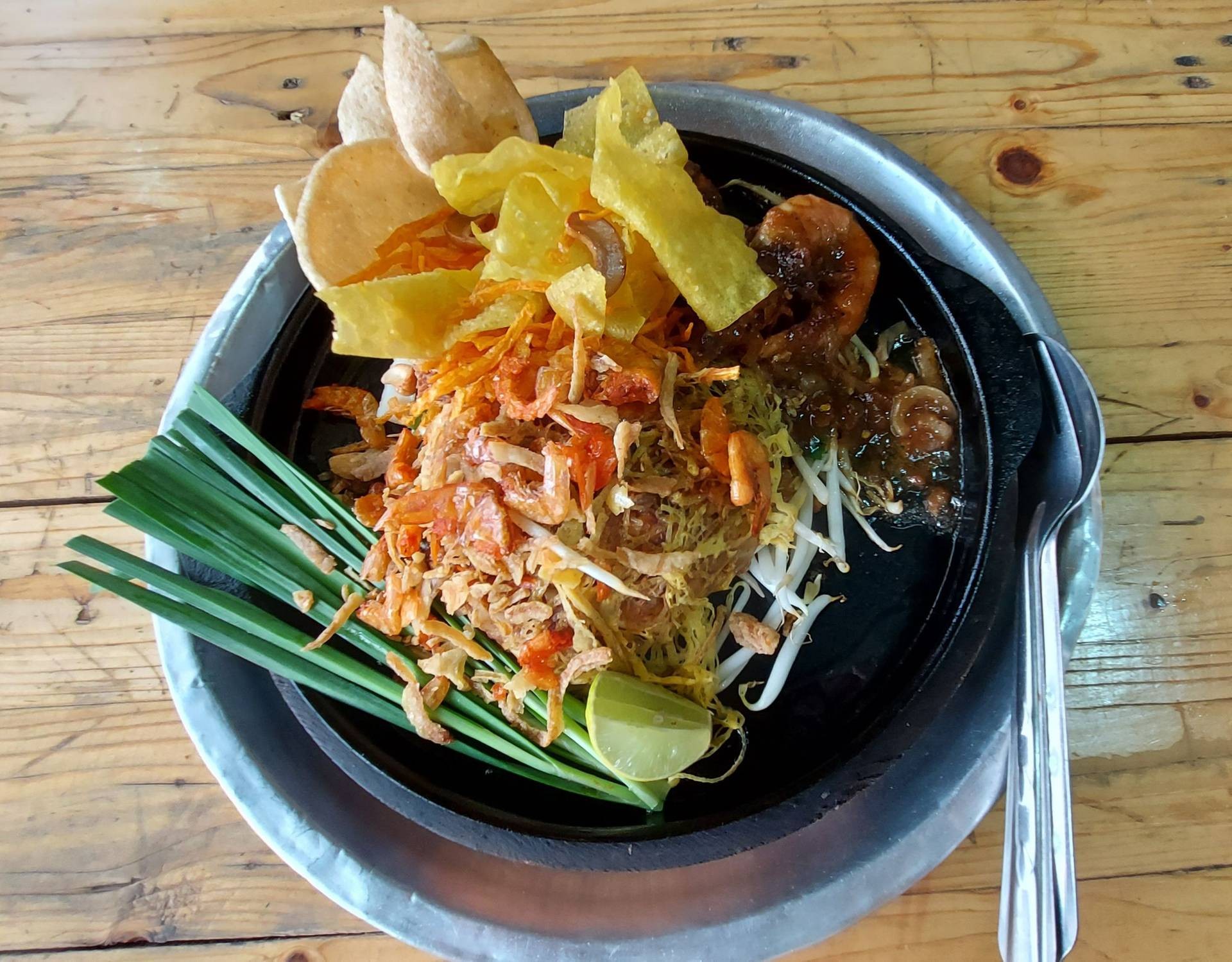 รีวิว ผัดไท นรกแตก กรุงธนบุรี - ผัดไทยเส้นนุ่ม กลมกล่อม เครื่องเยอะ