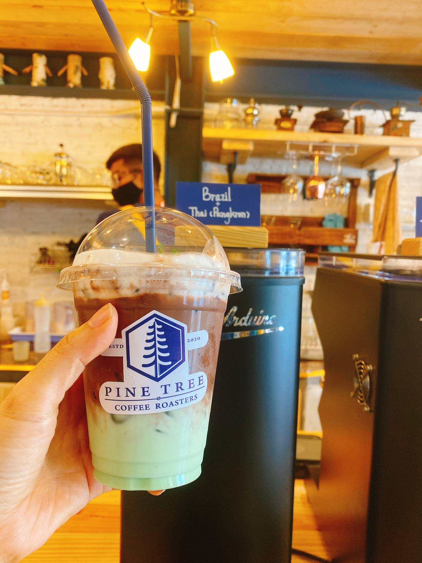 รีวิว Pine Tree Coffee Roasters - ร้านนั่งสบาย บรรยากาศดีมาก