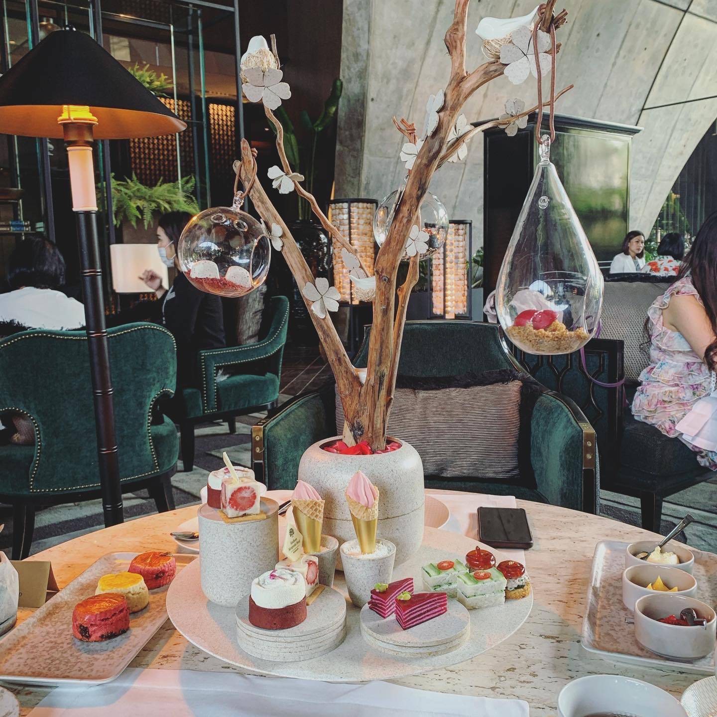 รีวิว Sindhorn Kempinski Hotel Bangkok - Beautiful high tea