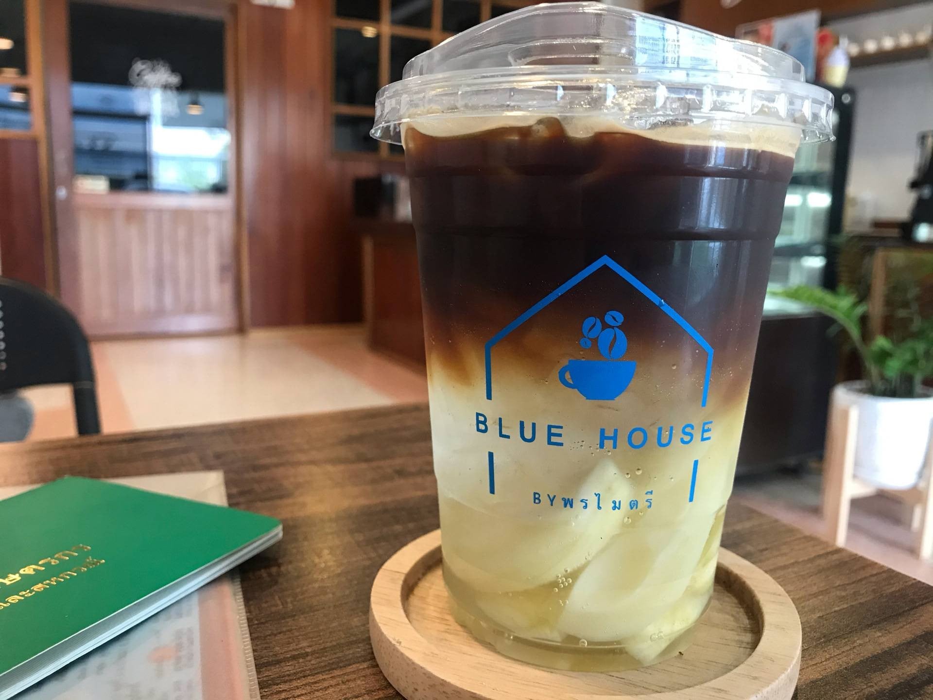 รีวิว Bluehouse Cafe - ม่วงเบา โซดา กาแฟ ลองแลต่ะ