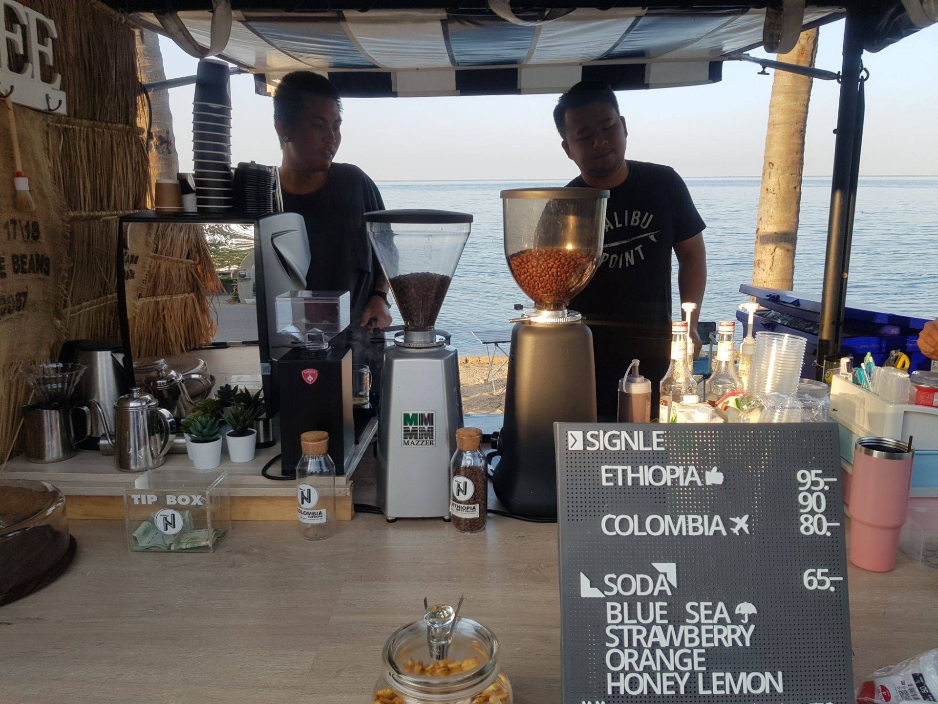 รูป Triple N บางแสน