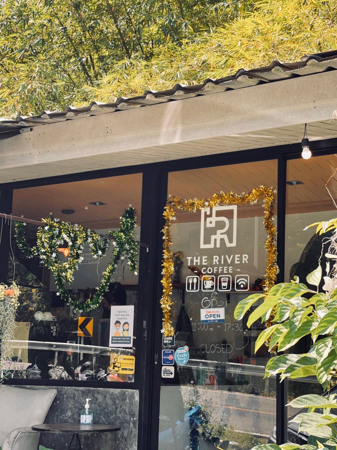 รีวิว The River Coffee - มาแล้วแวะหน่อย วิวธรรมชาติ