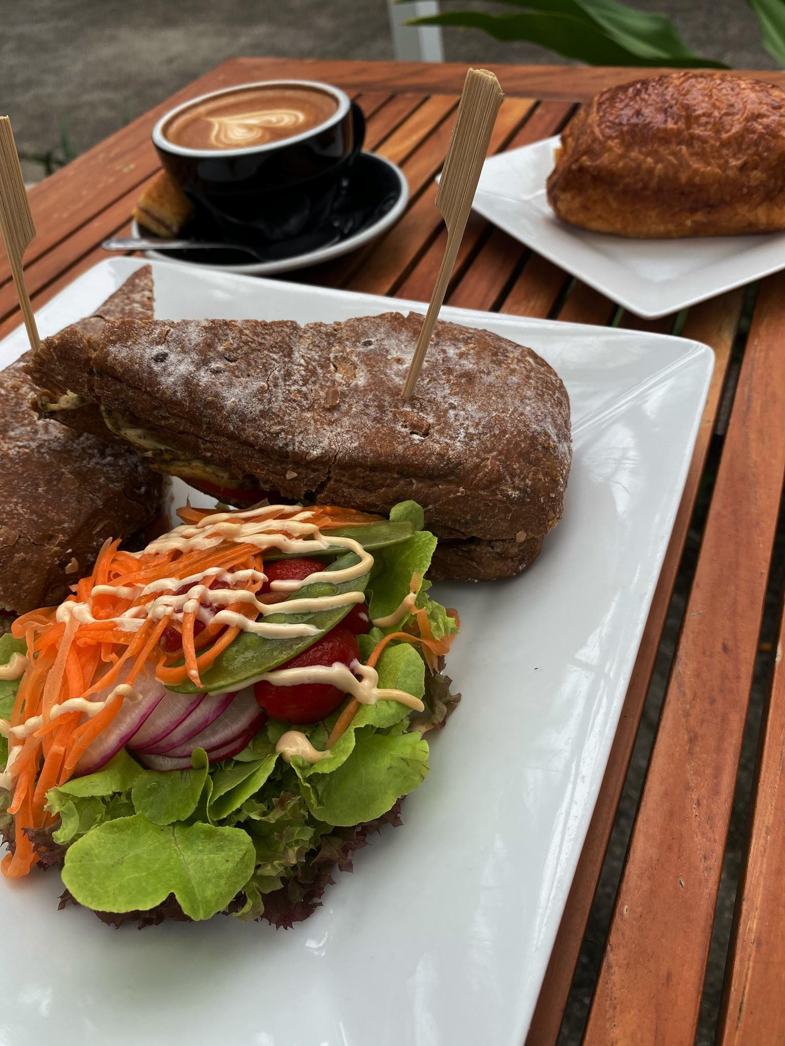 รีวิว Bake Phuket เชิงทะเล - พนักงานน่ารักทุกคน อาหารอร่อยมากค่ะ