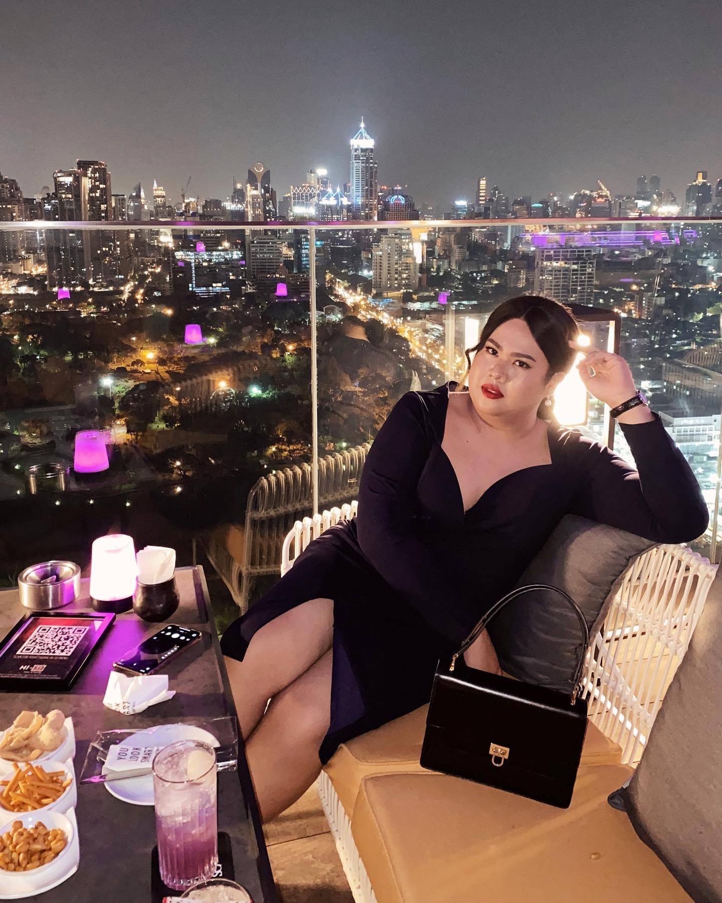 รีวิว Hi-SO - HI-SO Rooftop Bar บรรยากาศดี บริการเยี่ยม อาหารอร่อย