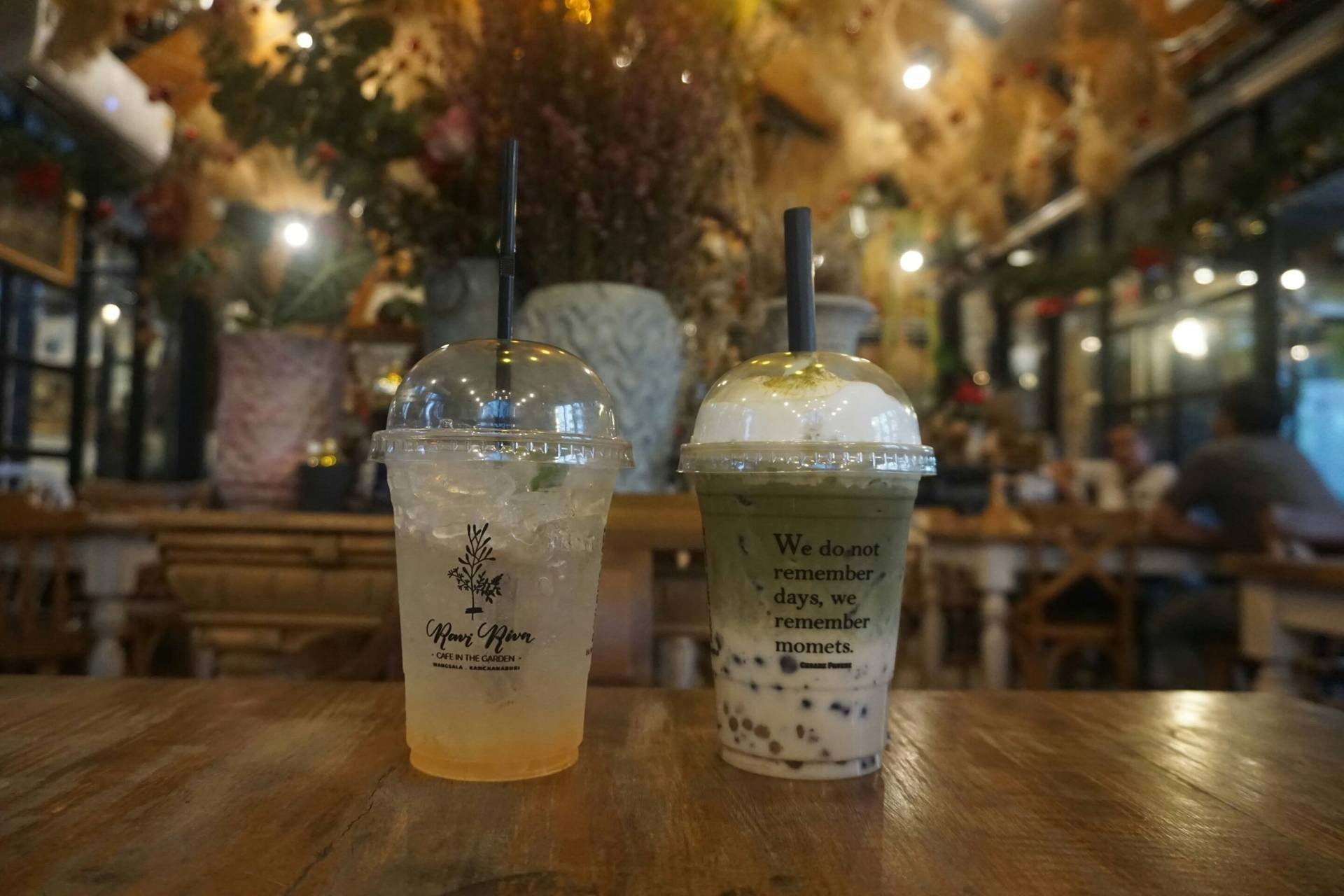 รีวิว RAVI RIVA CAFE - ร้านนี้สวยมากๆค่ะ มีจุดถ่ายรูปเยอะมาก รวมถึงมี ...