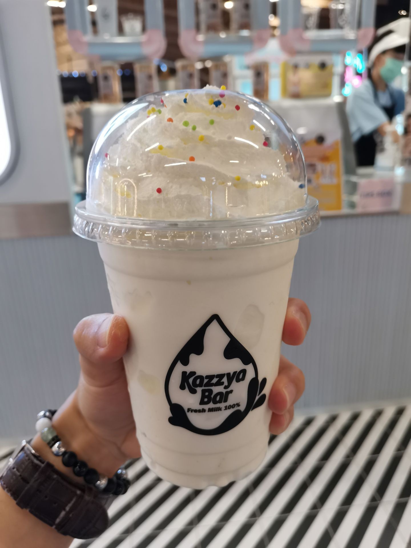 รีวิว KazzyaBar เซ็นทรัลลาดพร้าว - ร้าน milk shake เปิดใหม่