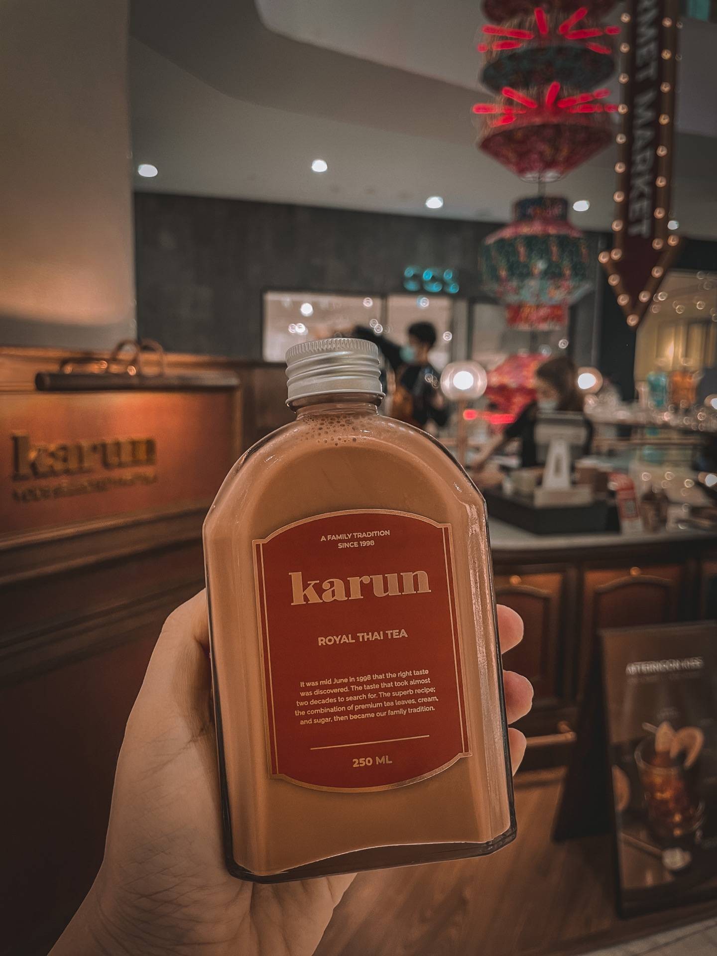 รีวิว Karun Thai Tea The EmQuartier - สะดุดตาที่แพคเกจ สวยหรูค่ะ