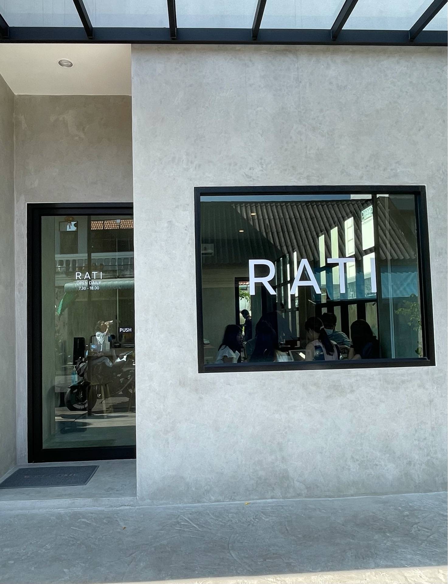 รีวิว RATI Coffee - ร้านกาแฟ แนว loft เปิดใหม่