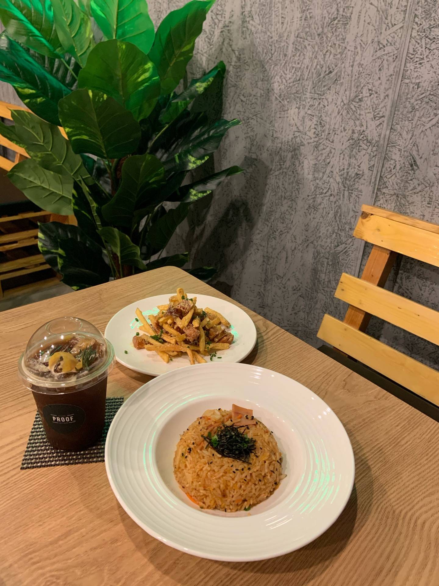 รีวิว Proof Cafe&Bistro Proof Cafe&Bistro - ร้านกาแฟมีอาหารจานเดียวทานเบาๆ