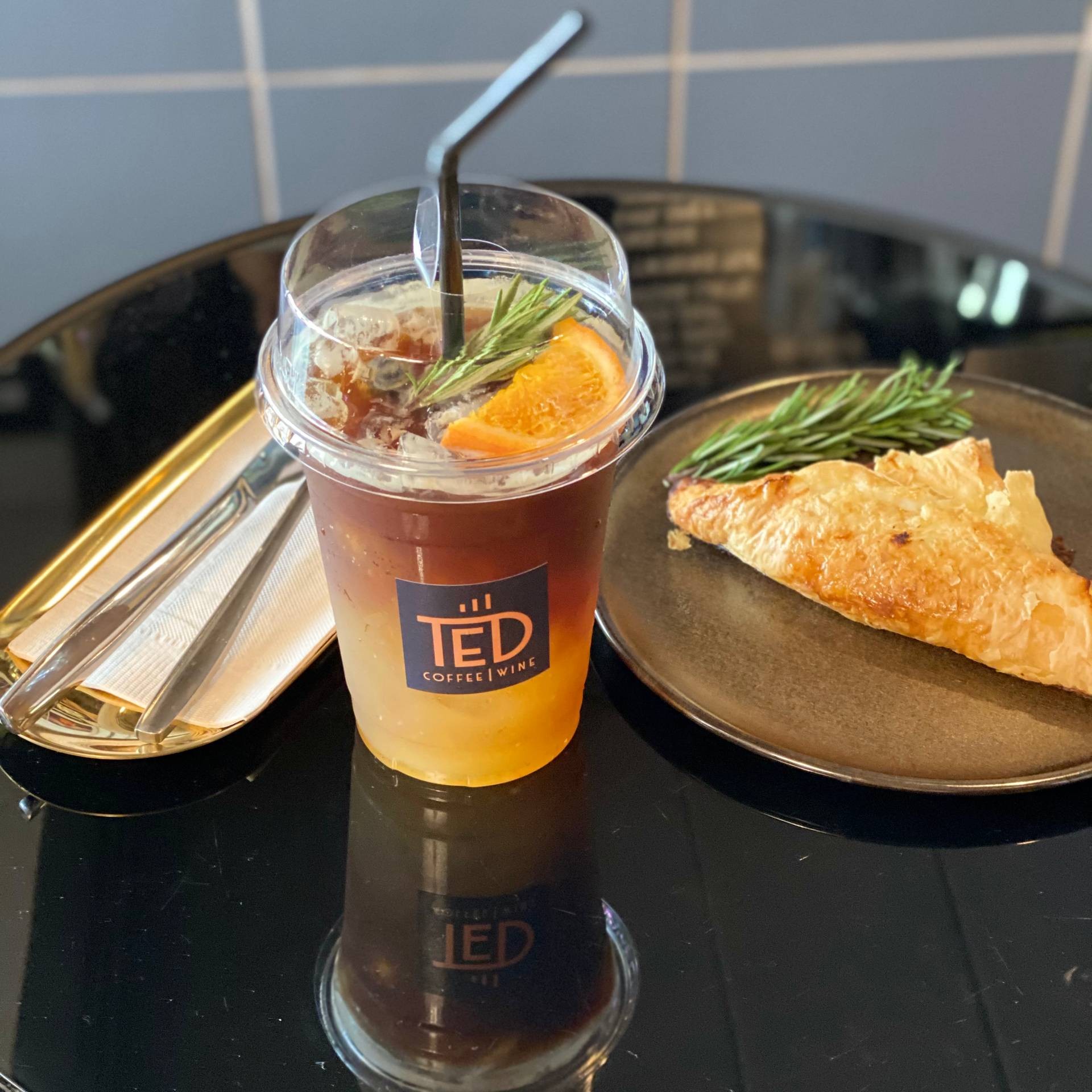 รีวิว TED COFFEE | WINE พระรามเก้า49 - บรรยากาศอบอุ่นเป็นกันเอง