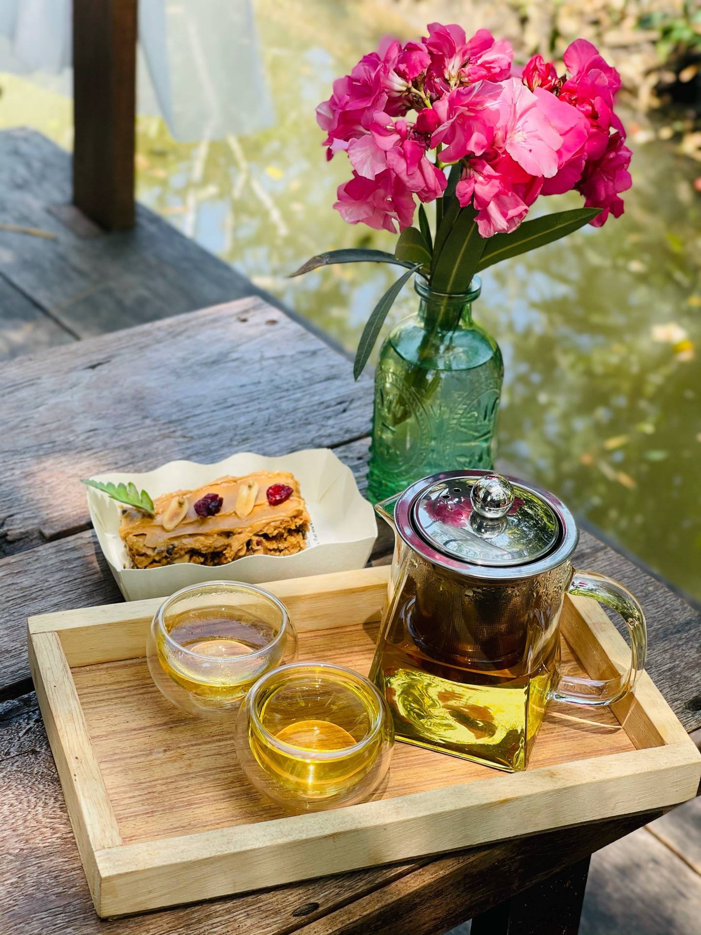 รีวิว Melon Me - ร้านกาแฟในสวนที่มีดีที่เบเกอรี่ เดินเข้าร้านปุ๊บคือหอม ...