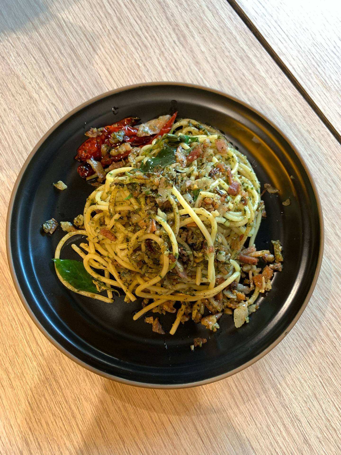 สปาเกตตี้เบคอนกระเทียม ร้าน Premium Craft Pizza เหม่งจ๋าย