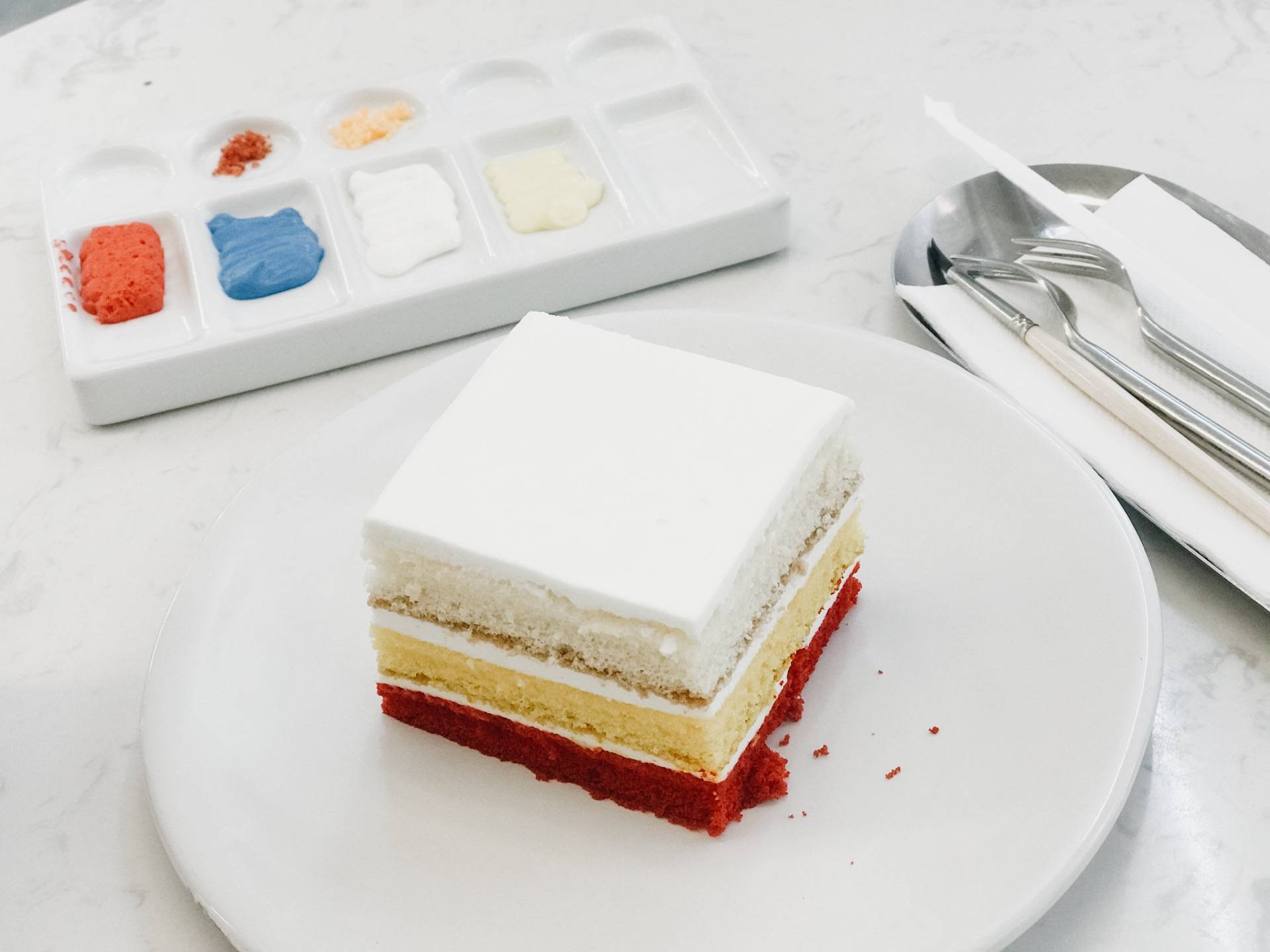 รีวิว FUN Cafe Bangkok มหาพฤฒาราม - เป็นร้านน่ารักมากค่ะ มุมถ่ายรูปเยอะ ...