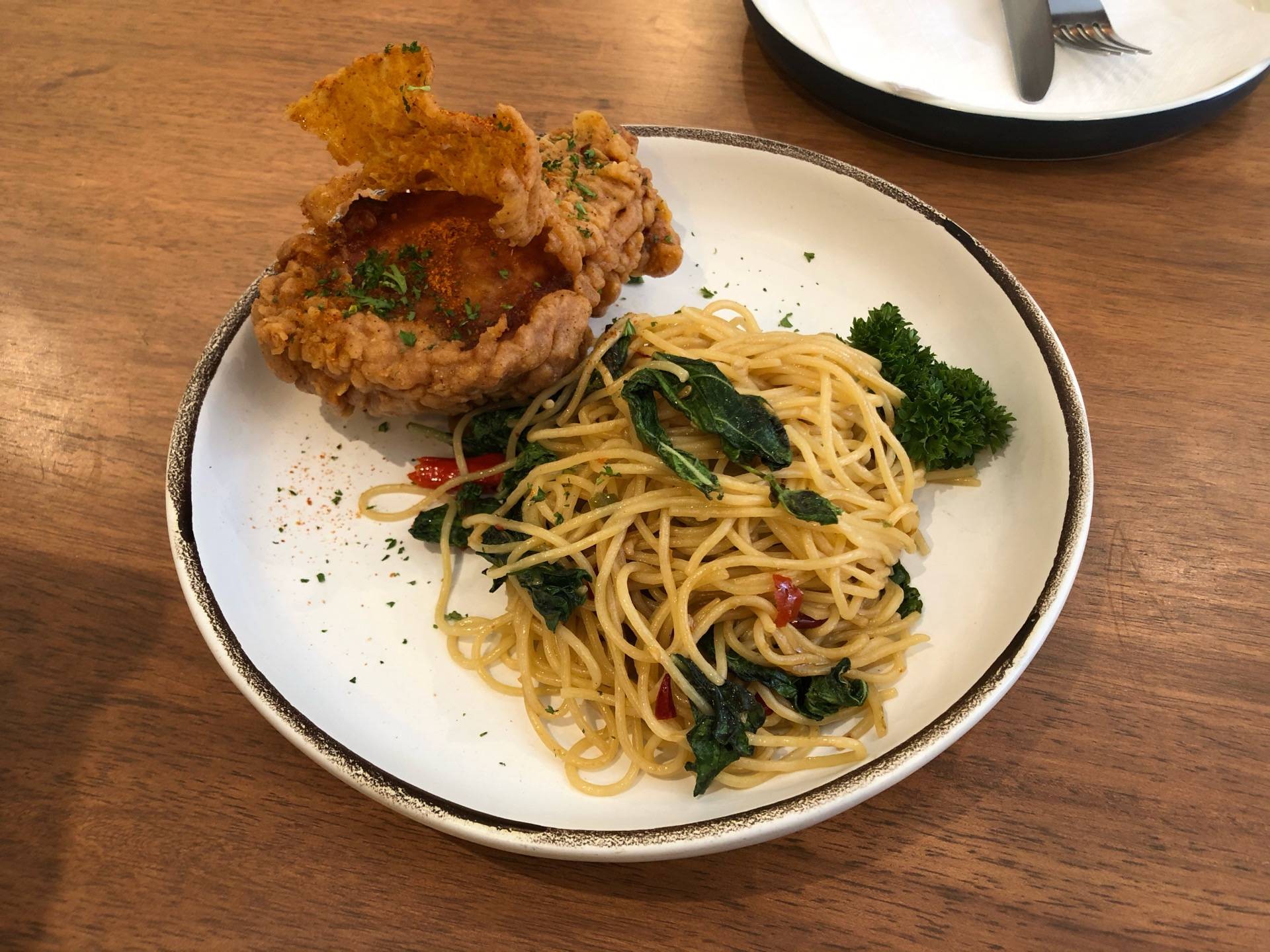 รีวิว Henryfry : fried chicken & housemade food. - ไก่ทอดเด็ดจริง