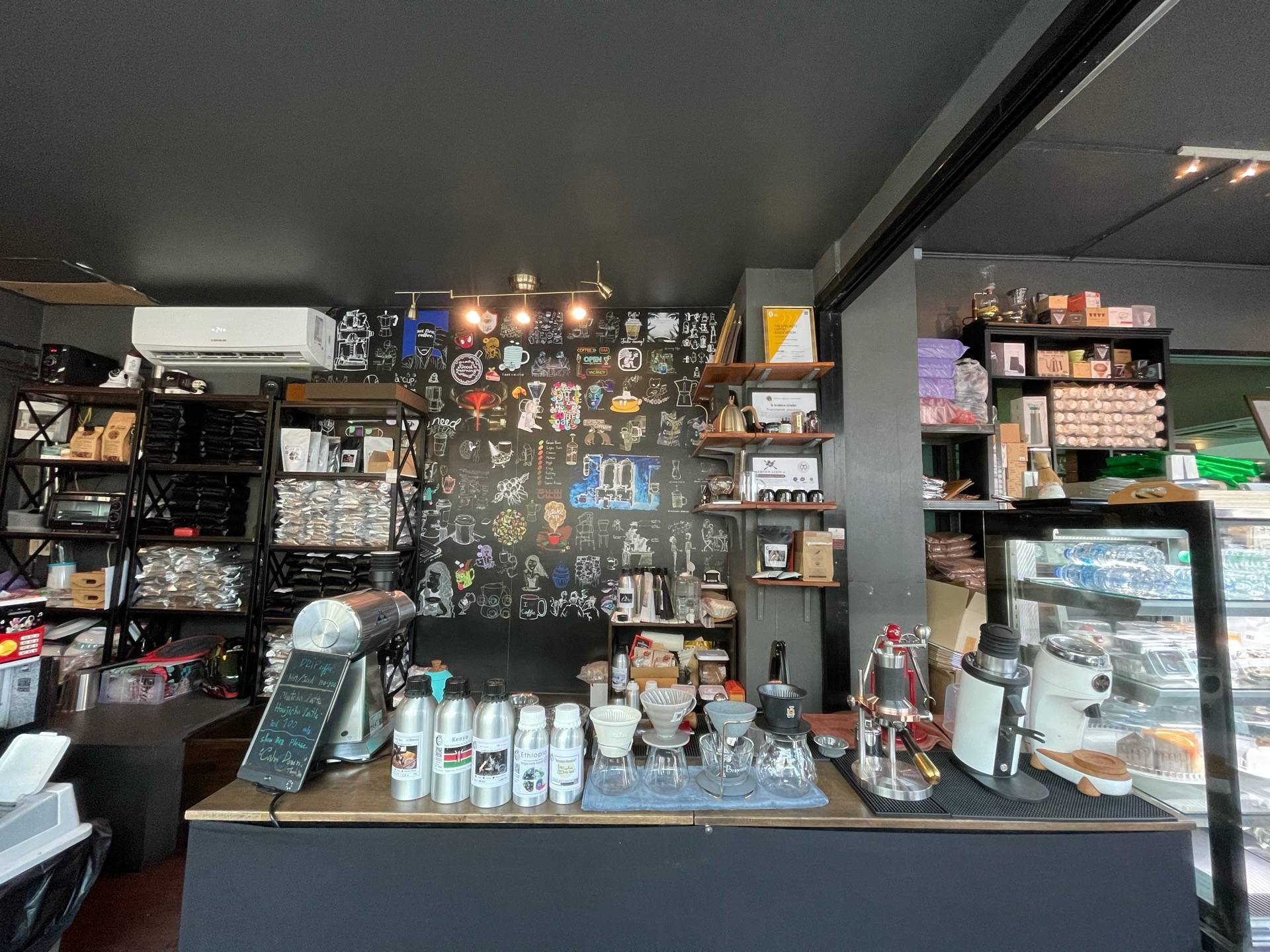 รีวิว py coffee roasters ยูพีดี นวมินทร์149 - กาแฟรสชาติดี เค้กแครอทกล้วยหอมอร่อยดีค่ะ หอมมันไม่ ...