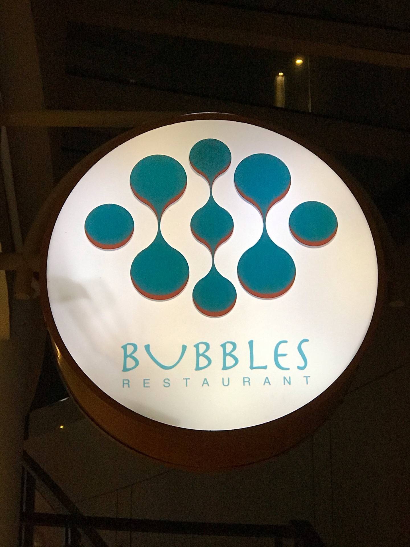 รีวิว Bubbles Restaurant - ห้องอาหารยุโรปรสชาติดีๆ ในป่าตอง