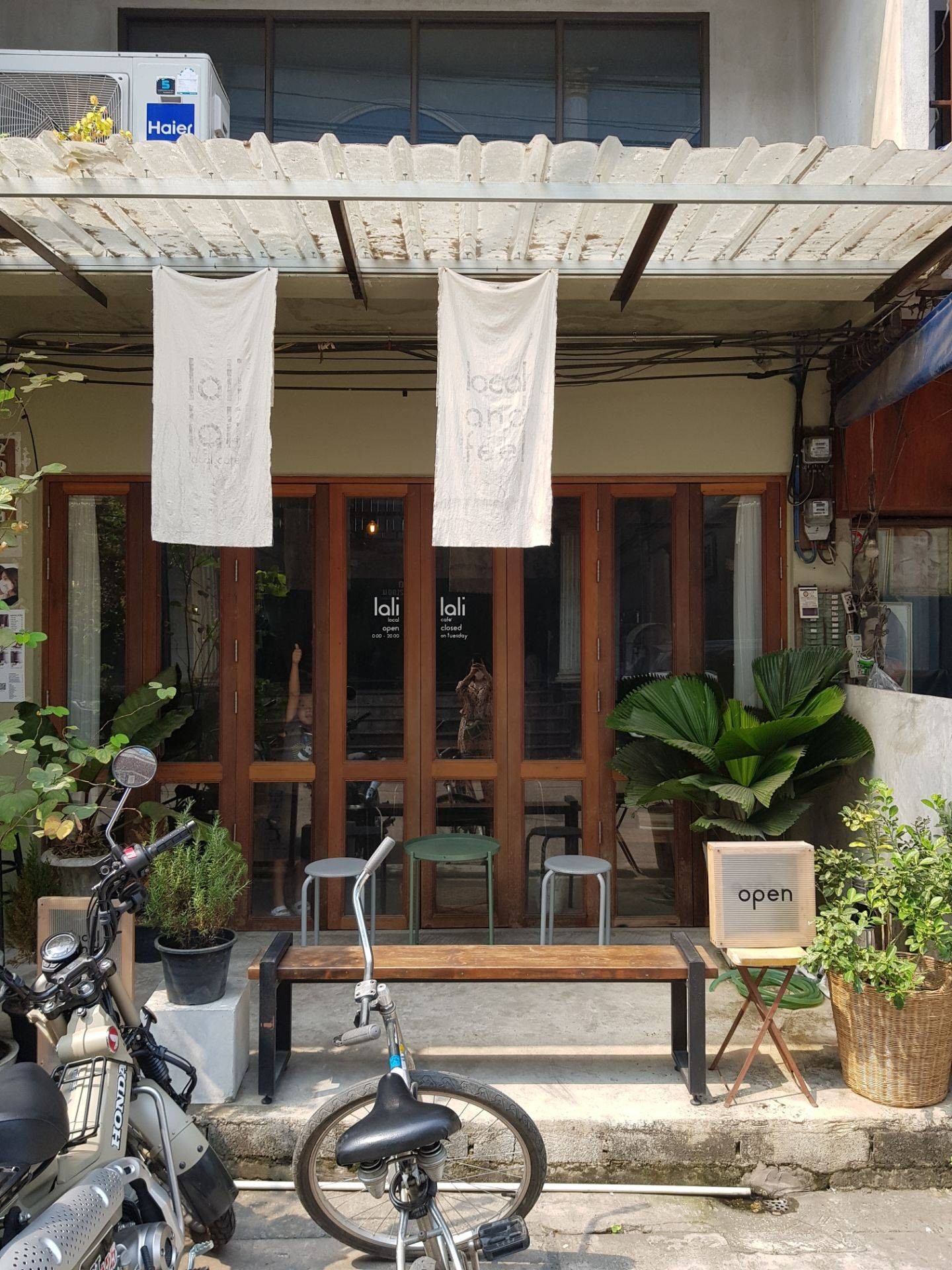 รีวิว Lali Lali local cafe - ☕Lali Lali local cafe ร้านกาแฟลึกลับ