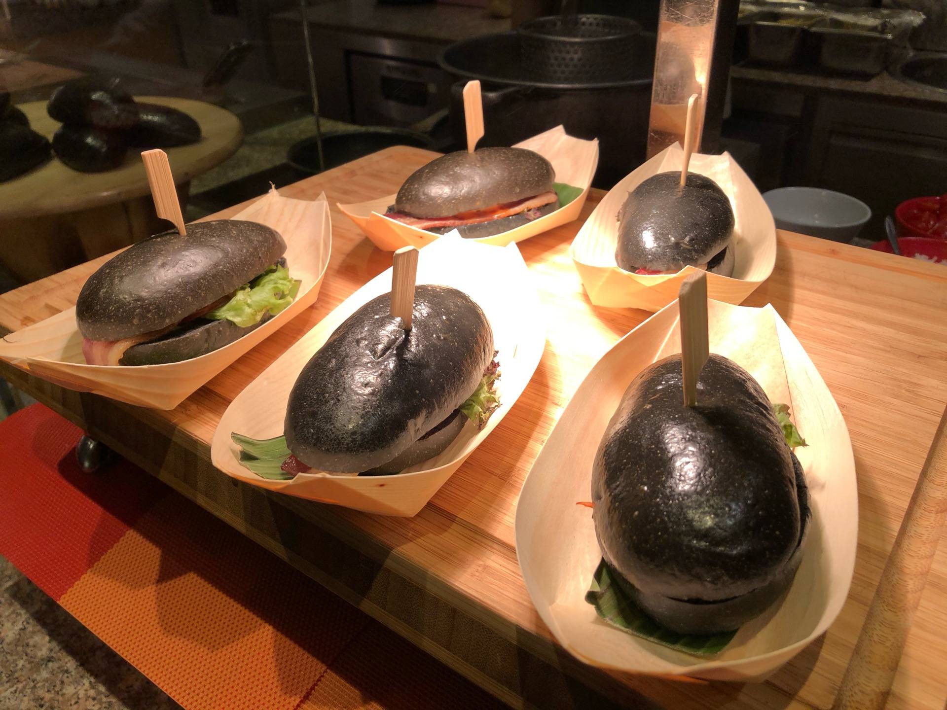 รูป NEXT2 Café โรงแรมแชงกรี-ลา - Wongnai