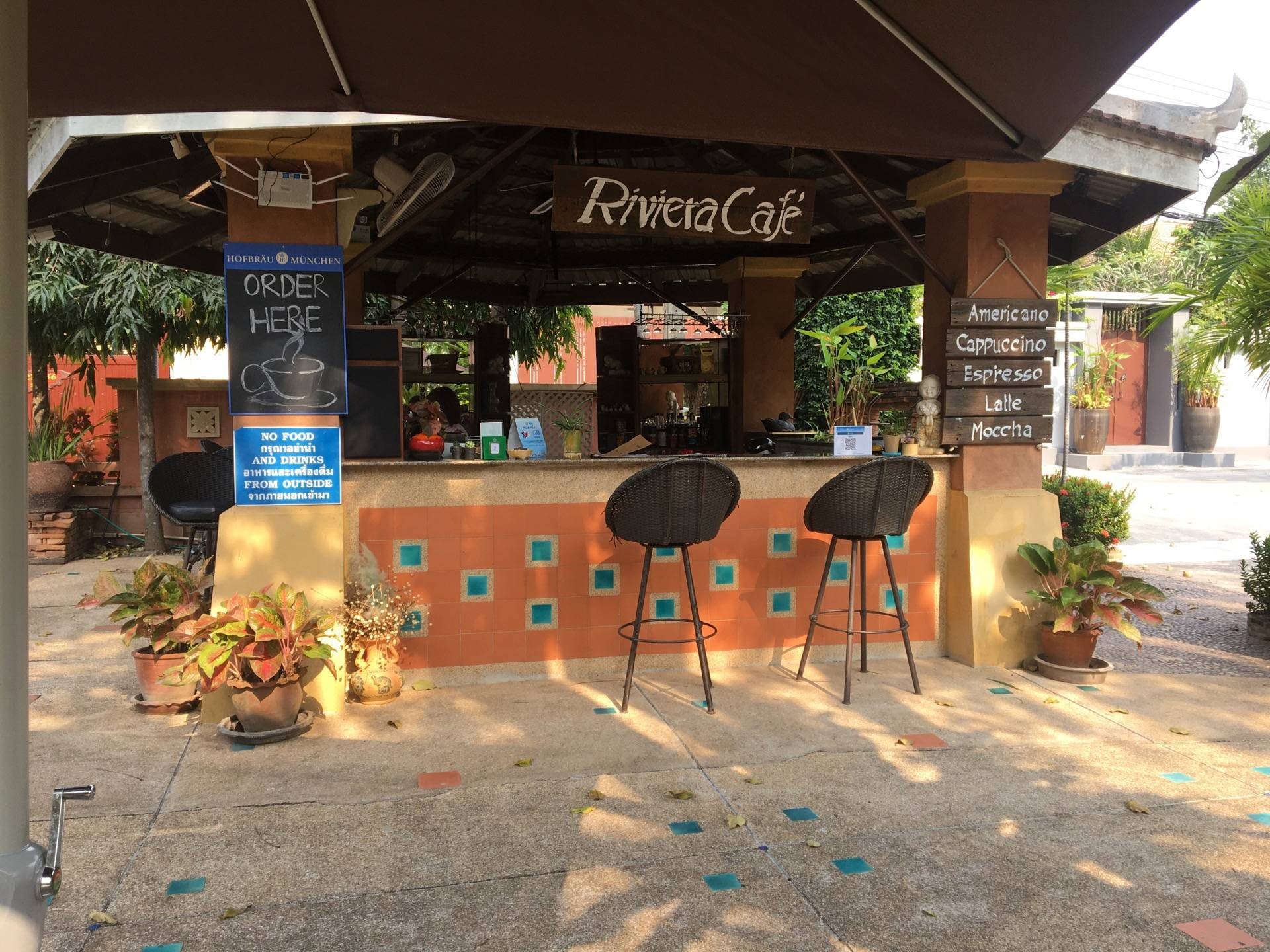 รีวิว Riviera Cafe By Riviera Resort Pattaya - จะนั่งชิวริมสระ รึนั่งชม ...