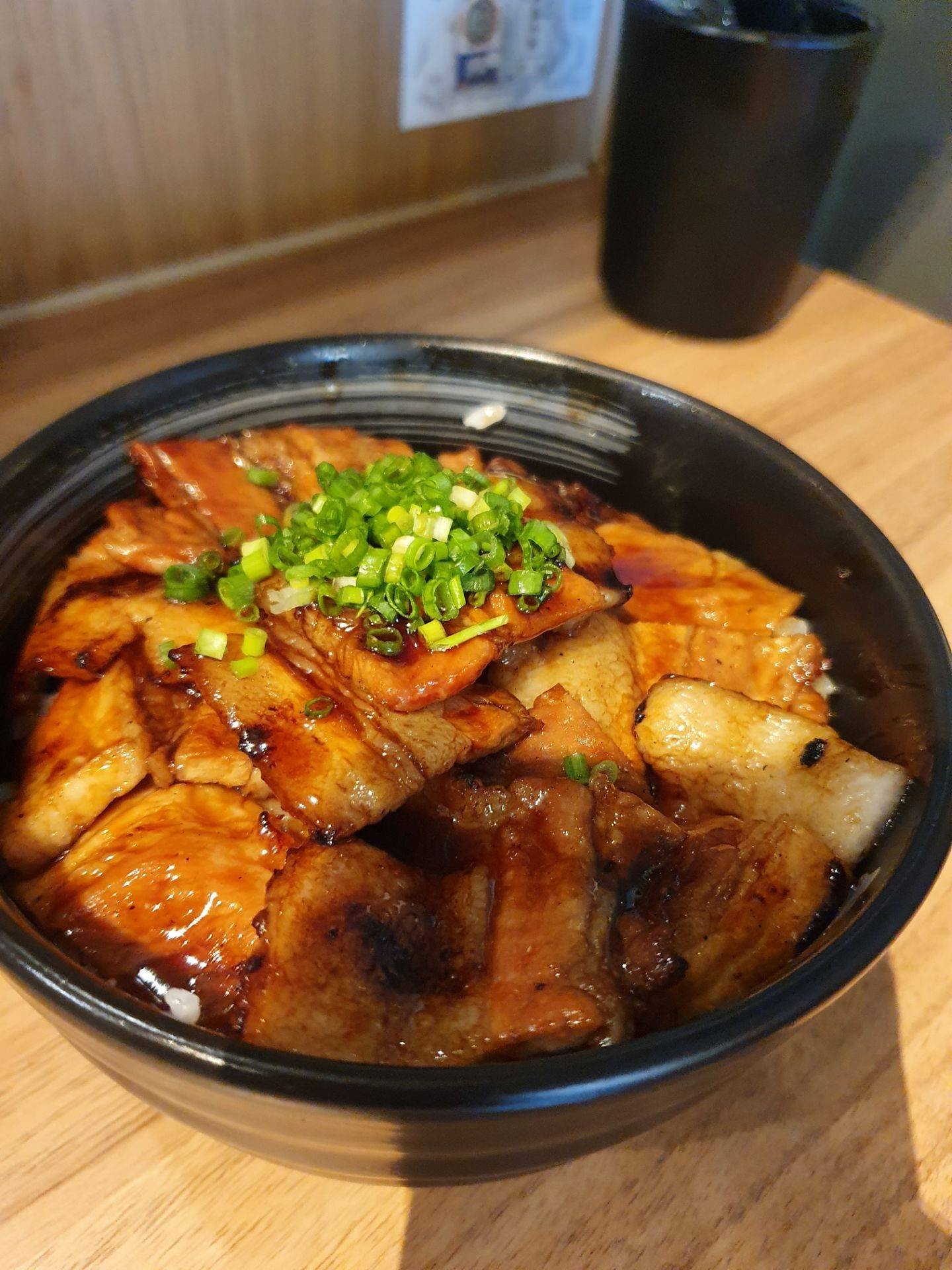 ข้าวหน้าหมูย่างไซร์มาตราฐาน ร้าน Ohachi Butadon (สาขาอารีย์) อารีย์ ...