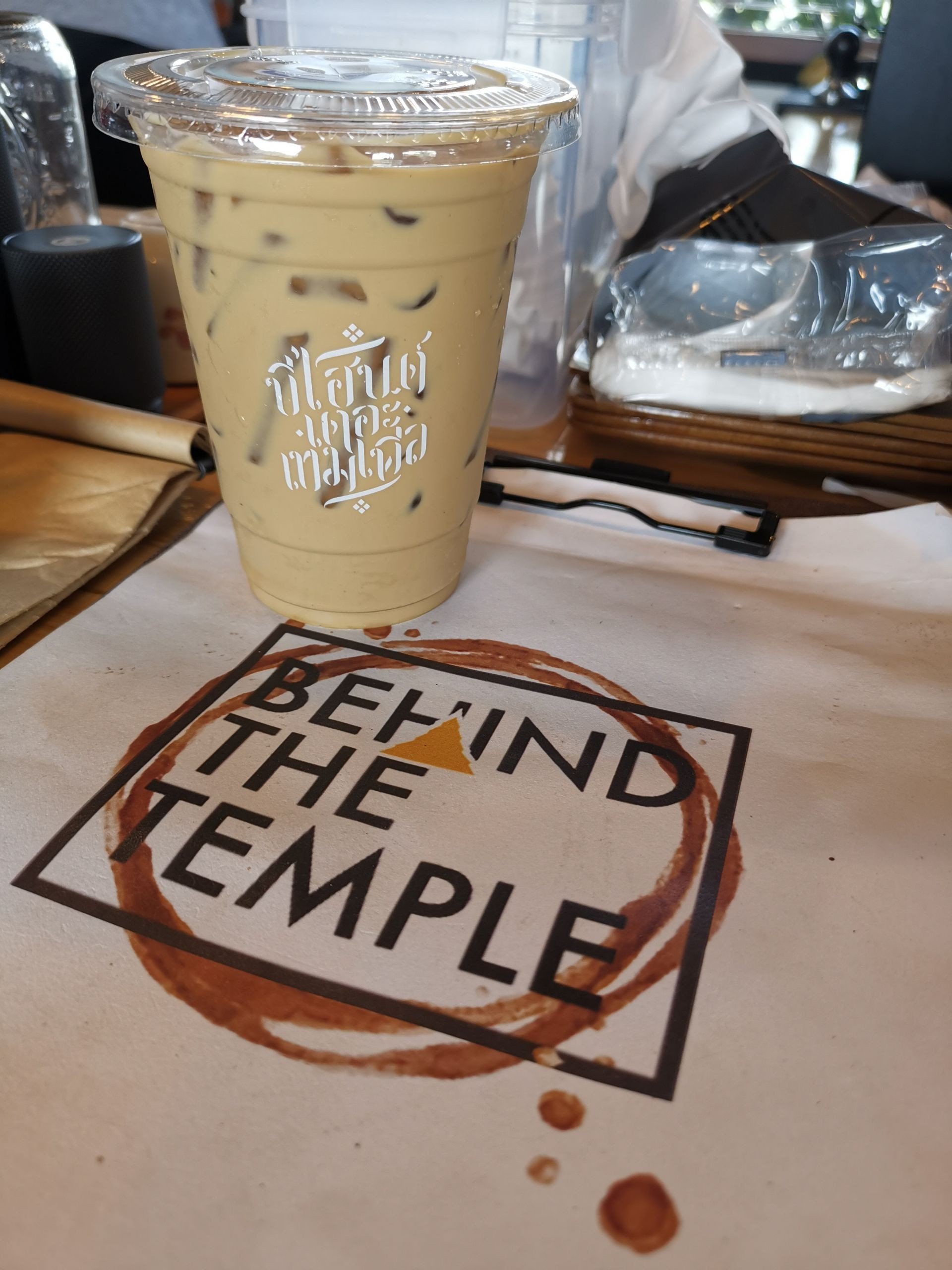 ลาเต้เย็น 🤘 ร้าน Behind The Temple Cafe