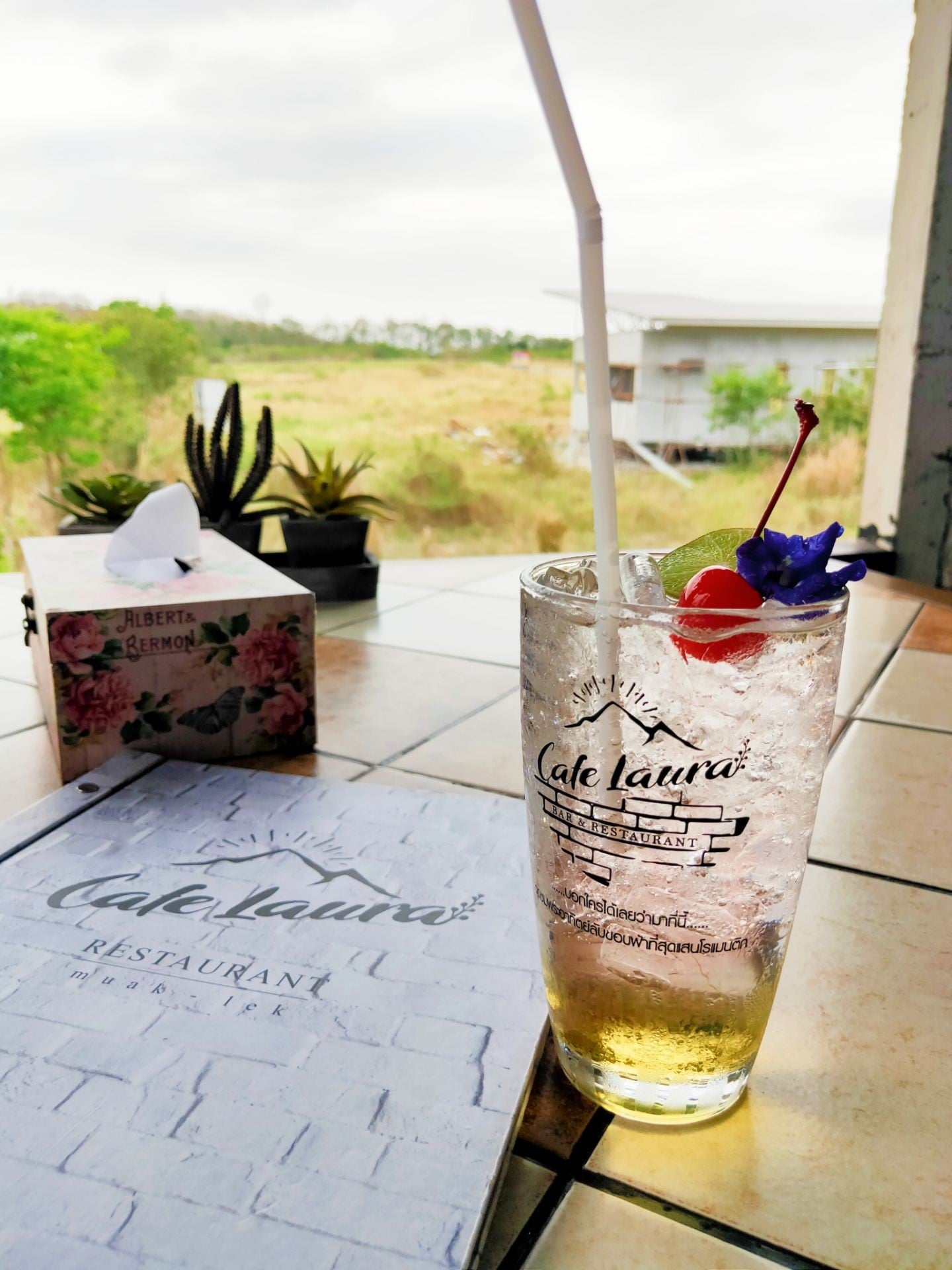 เลมอนน้ำผึ้งโซดา • 75 บาท ร้าน Cafe Laura Bar & Restaurant มวกเหล็ก
