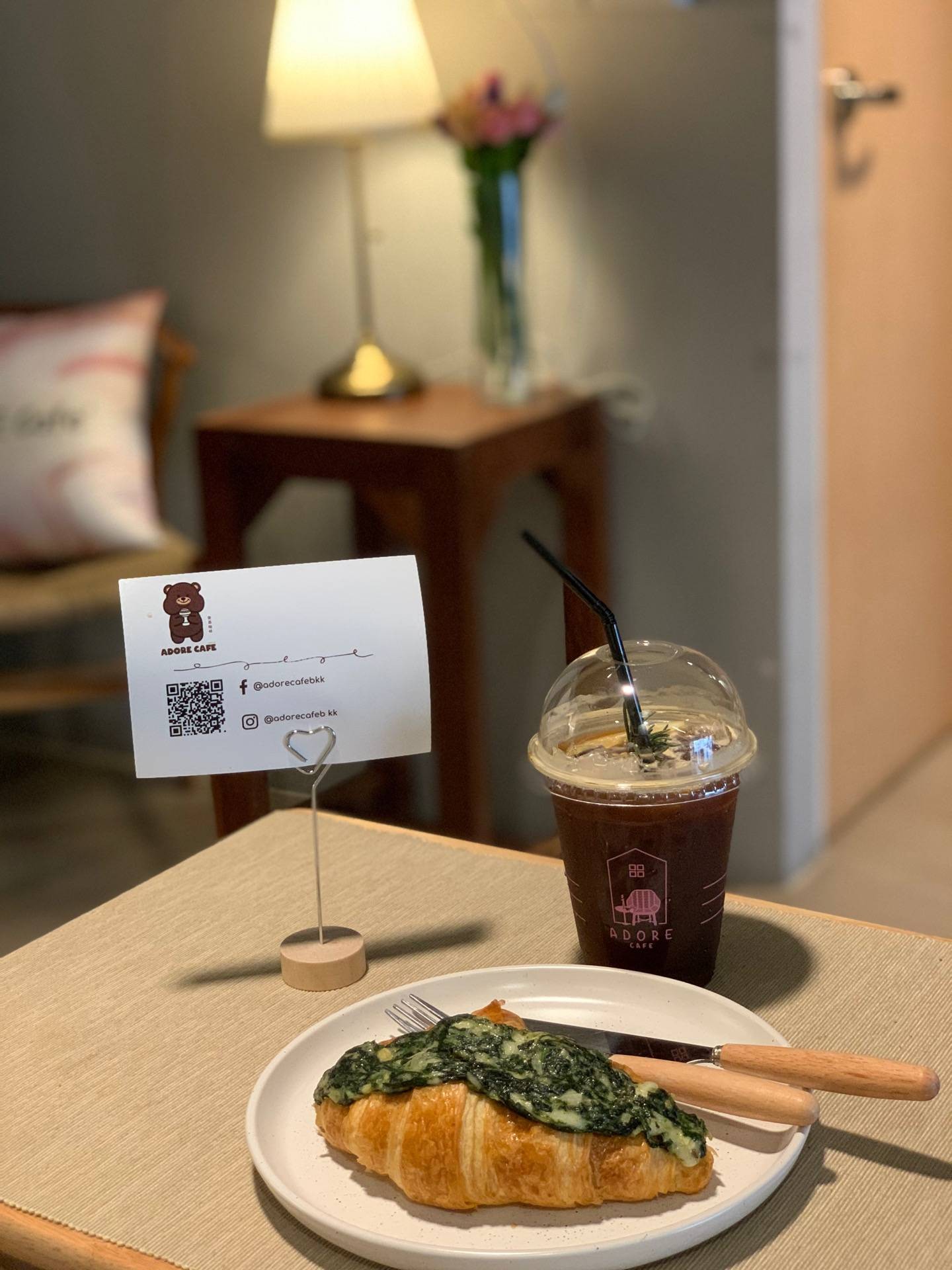 รีวิว ADORE Cafe’ - ร้านกาแฟน่ารักอ่า